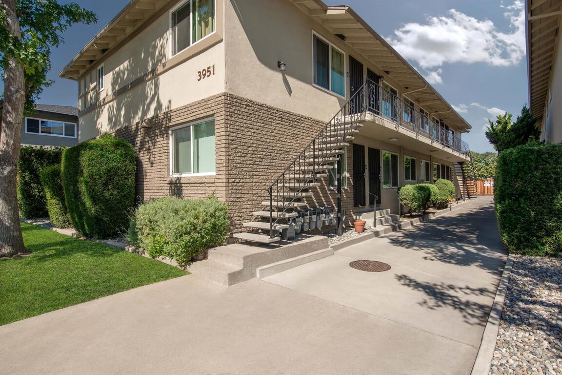 Hamilton Manor | Western Management, LLC