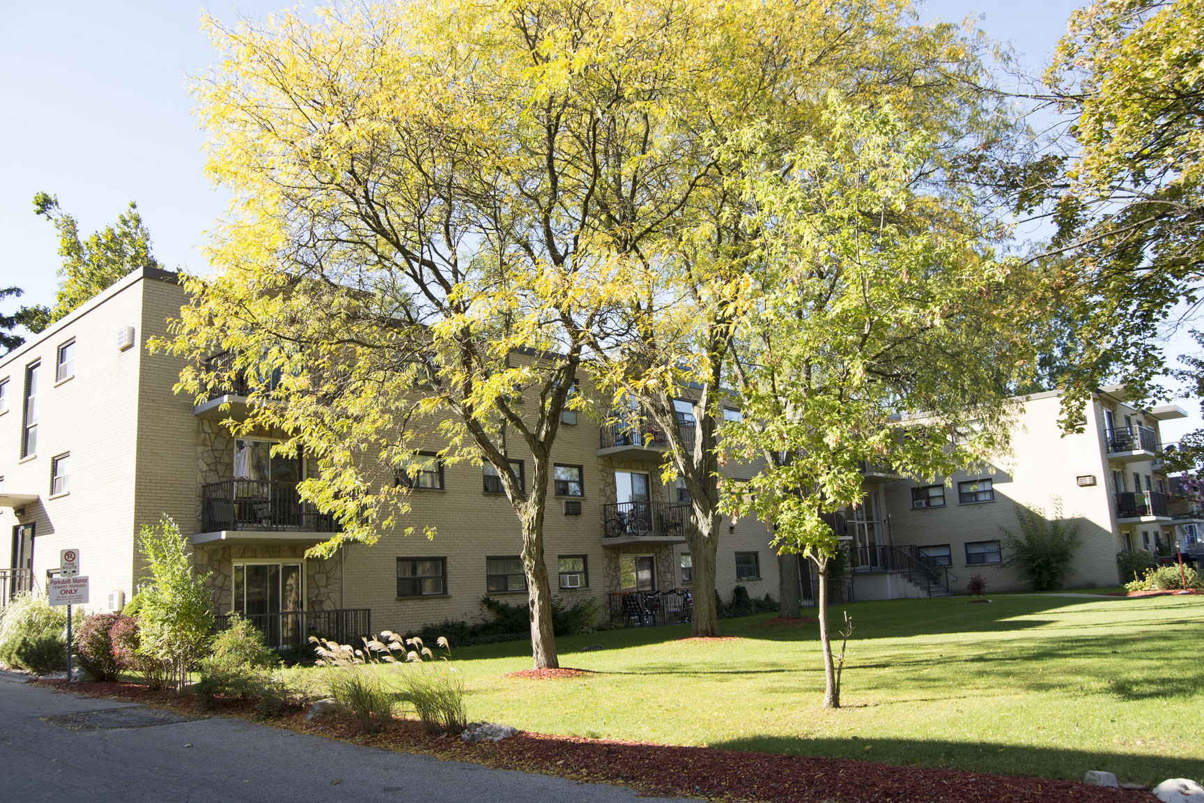 Parkdale Manor Apartments - 1065 Brenchley Street, Sarnia, ON