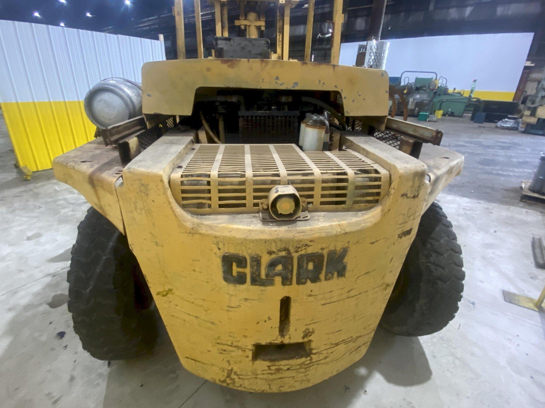 16,000 LBS CLARK FORKLIFT: STOCK 18688