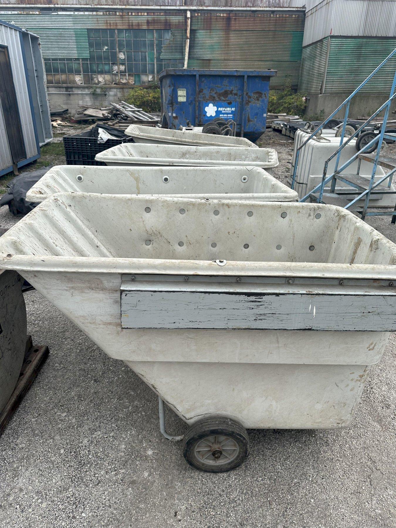 UNIVERSAL COMMERCIAL COMPACTOR AND UTILITY TILT TRUCKS: STOCK #19458