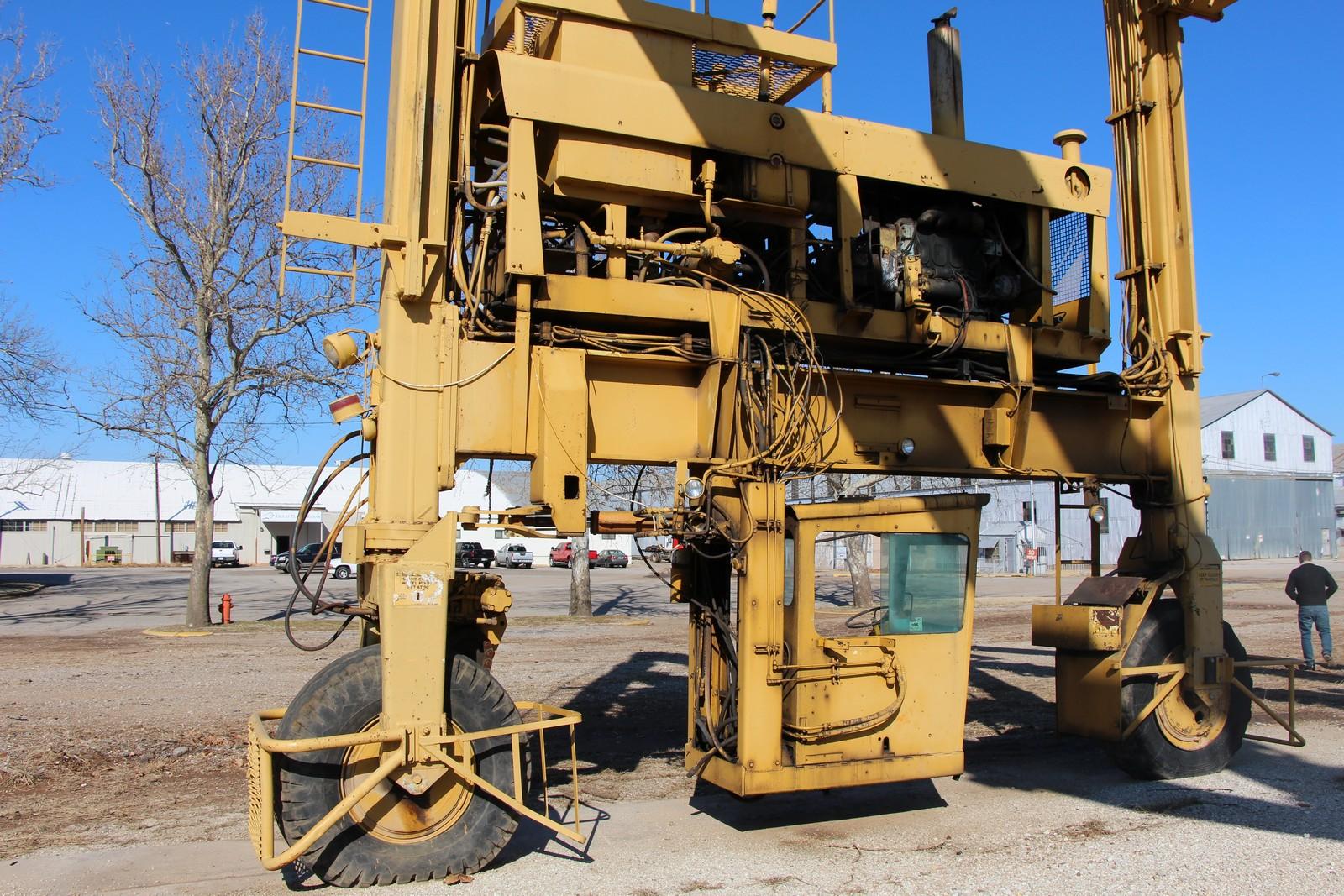 40 TON X 40′ DROTT / MI-JACK POWERED MOBILE GANTRY CRANE: STOCK #10884