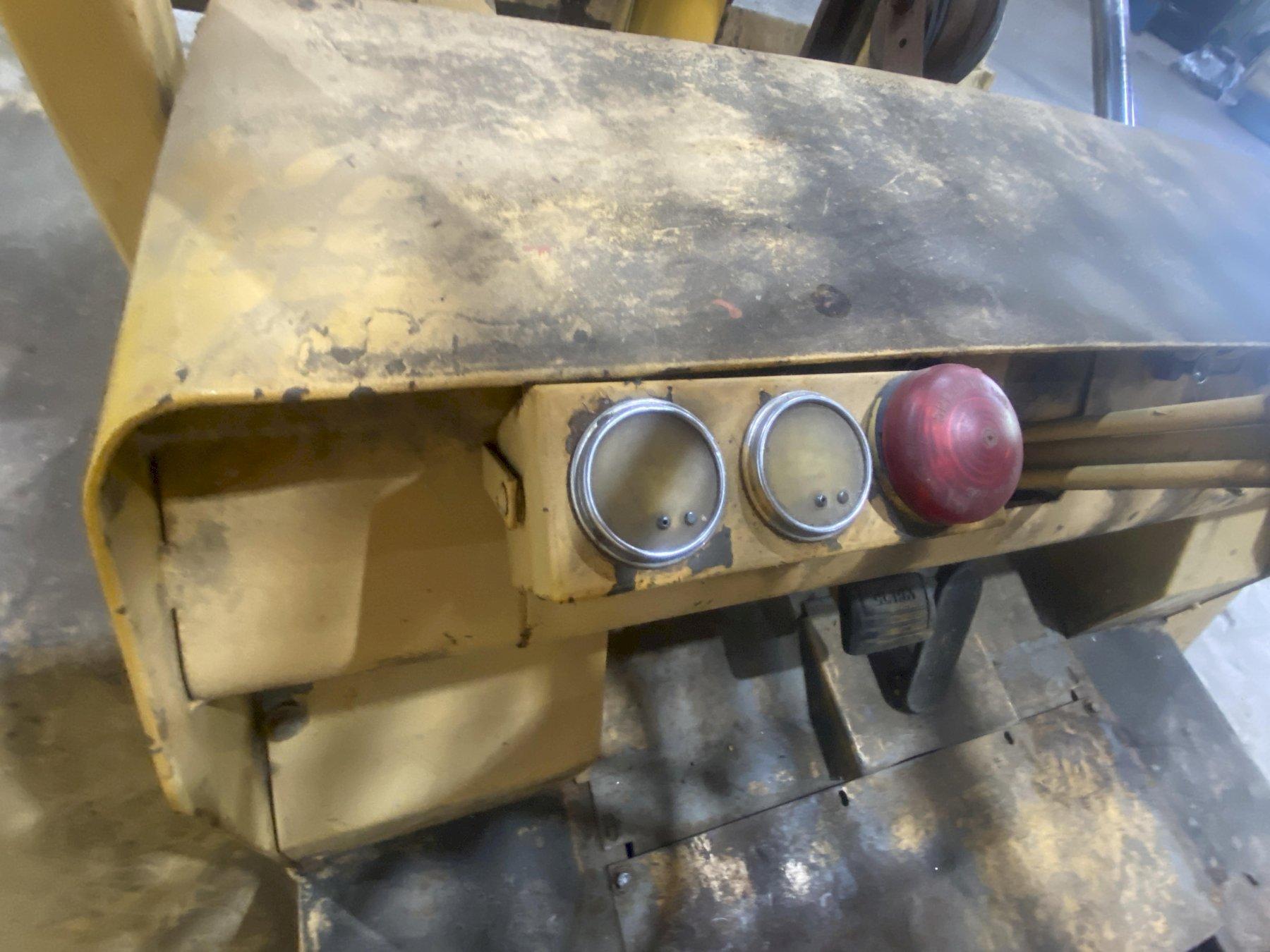 16,000 LBS CLARK FORKLIFT: STOCK 18688