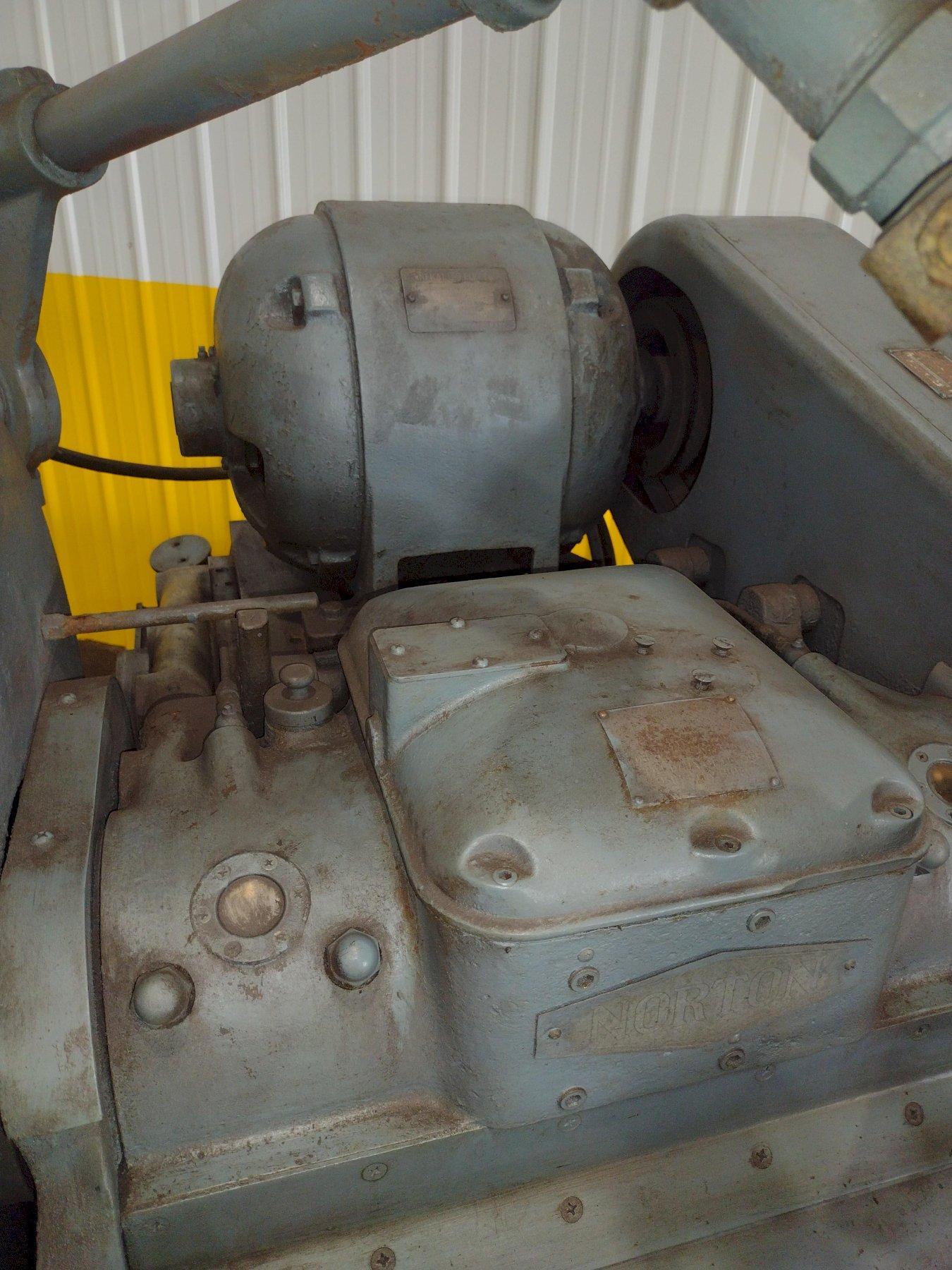 NORTON GIANT HORIZONTAL GRINDER: STOCK #19082