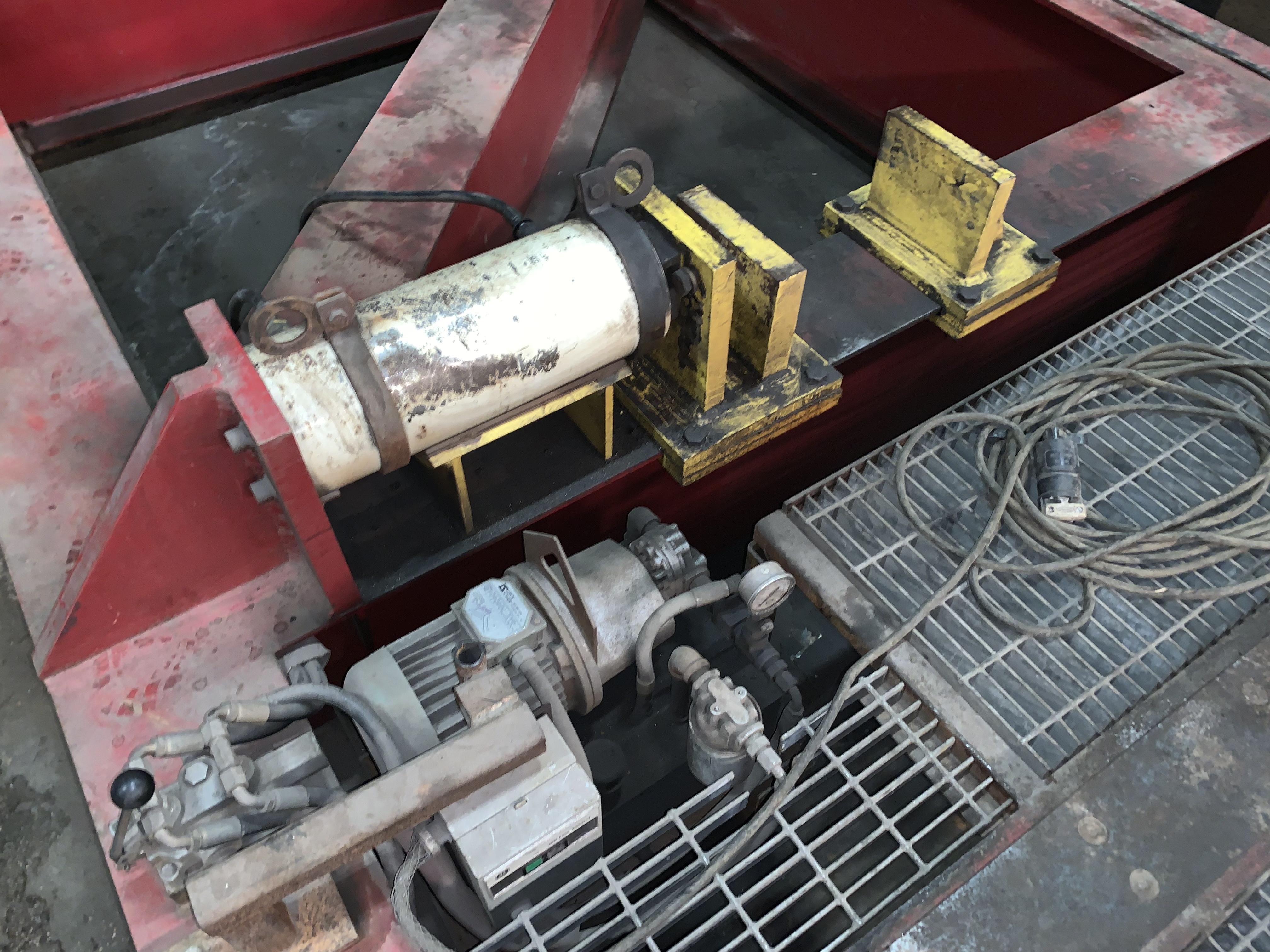 500 TON BEAM CAMBERING MACHINE: STOCK #10174