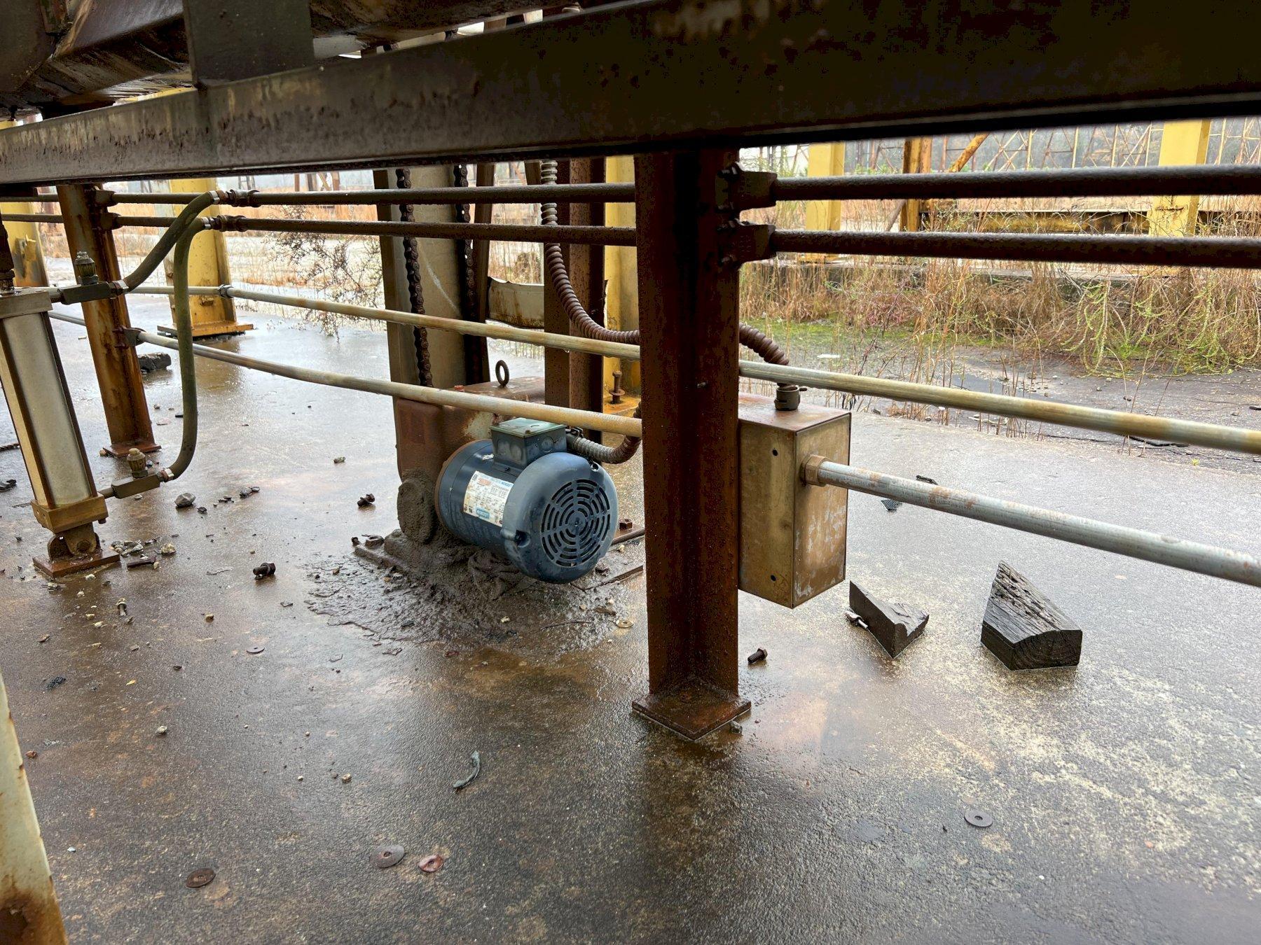 150′ LONG “V-TYPE” POWERED INFEED & OUTFEED CONVEYOR SYSTEM FOR PIPE ...