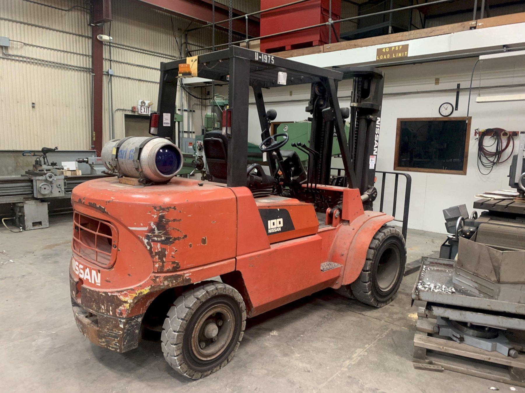 10,000 LB NISSAN MODEL #100 FORKLIFT: STOCK #13939