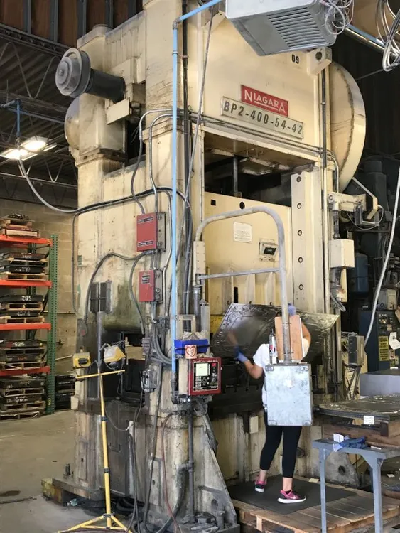 Used OILMATIC 400 TON SSDC For Sale 13845J | Machine Hub