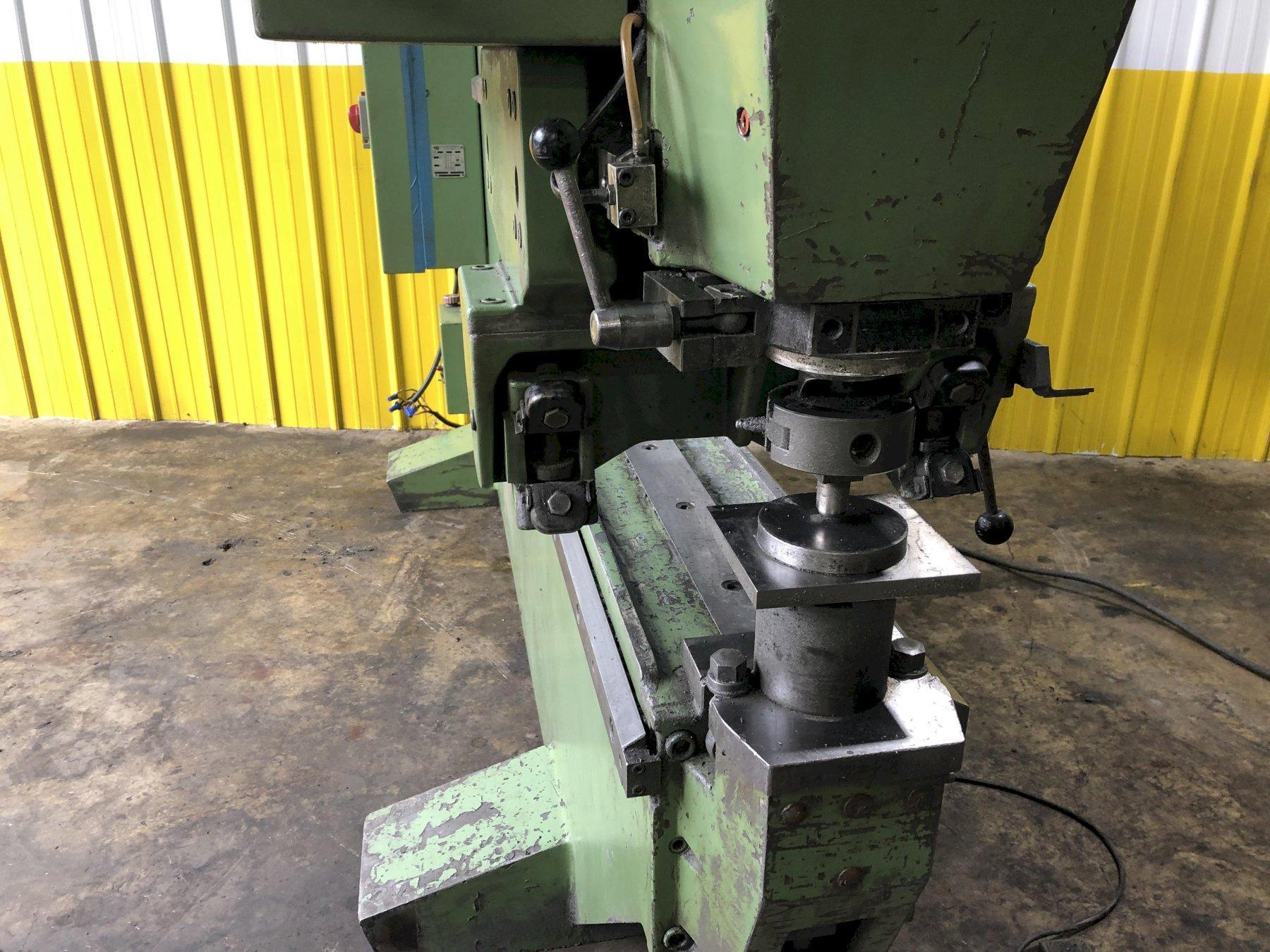 60″ X 1/4″ TRUMPF MODEL CN701 “COPY & COORDINATE NIBBLING MACHINE ...