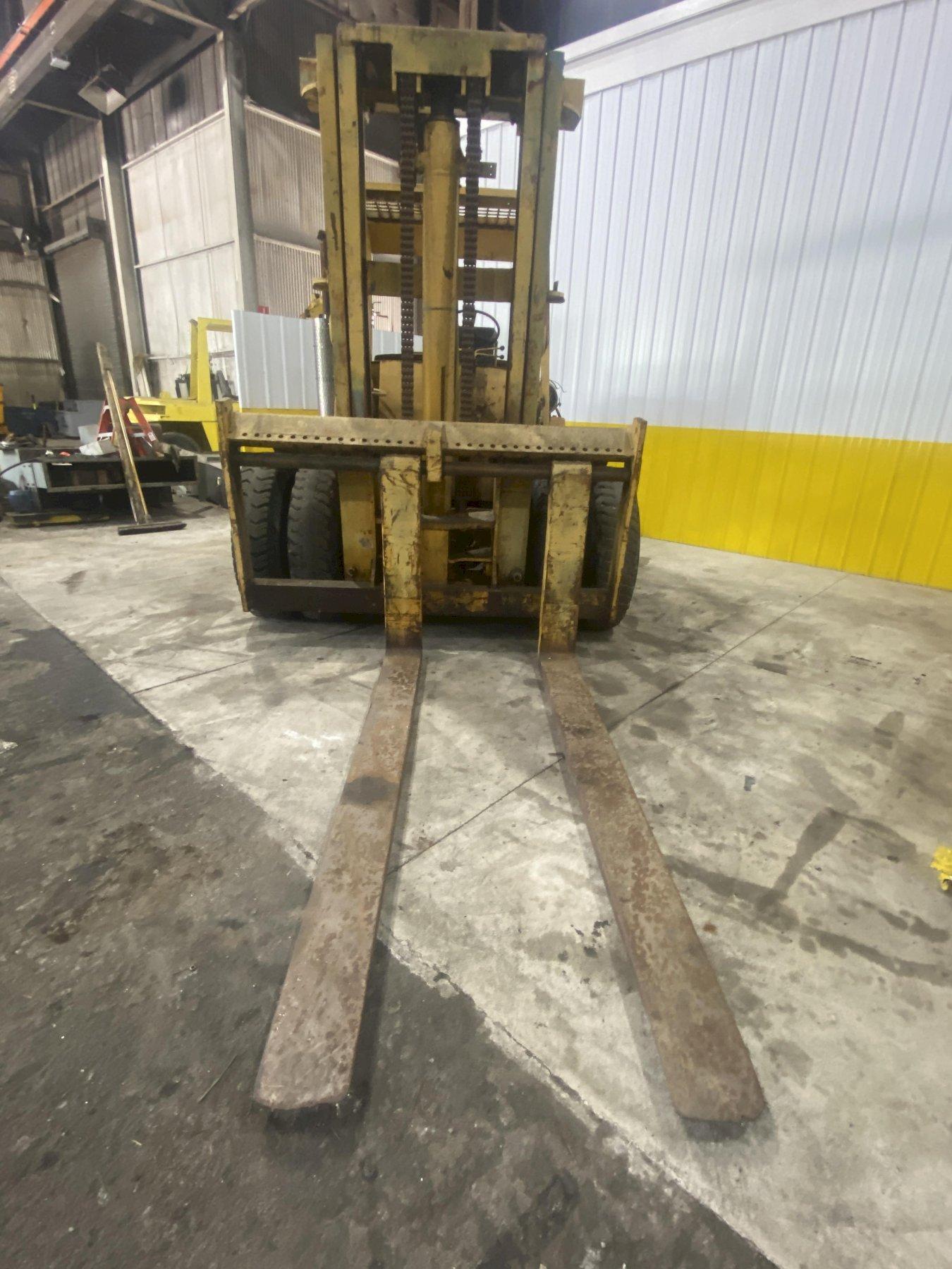 16,000 LBS CLARK FORKLIFT: STOCK 18688