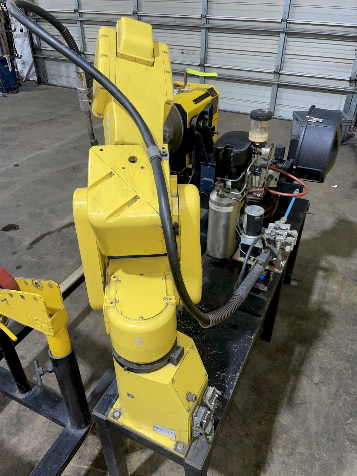 FANUC ROBOT/LINCOLN WELDER/POSITIONER WELDING SYSTEM: STOCK #16200