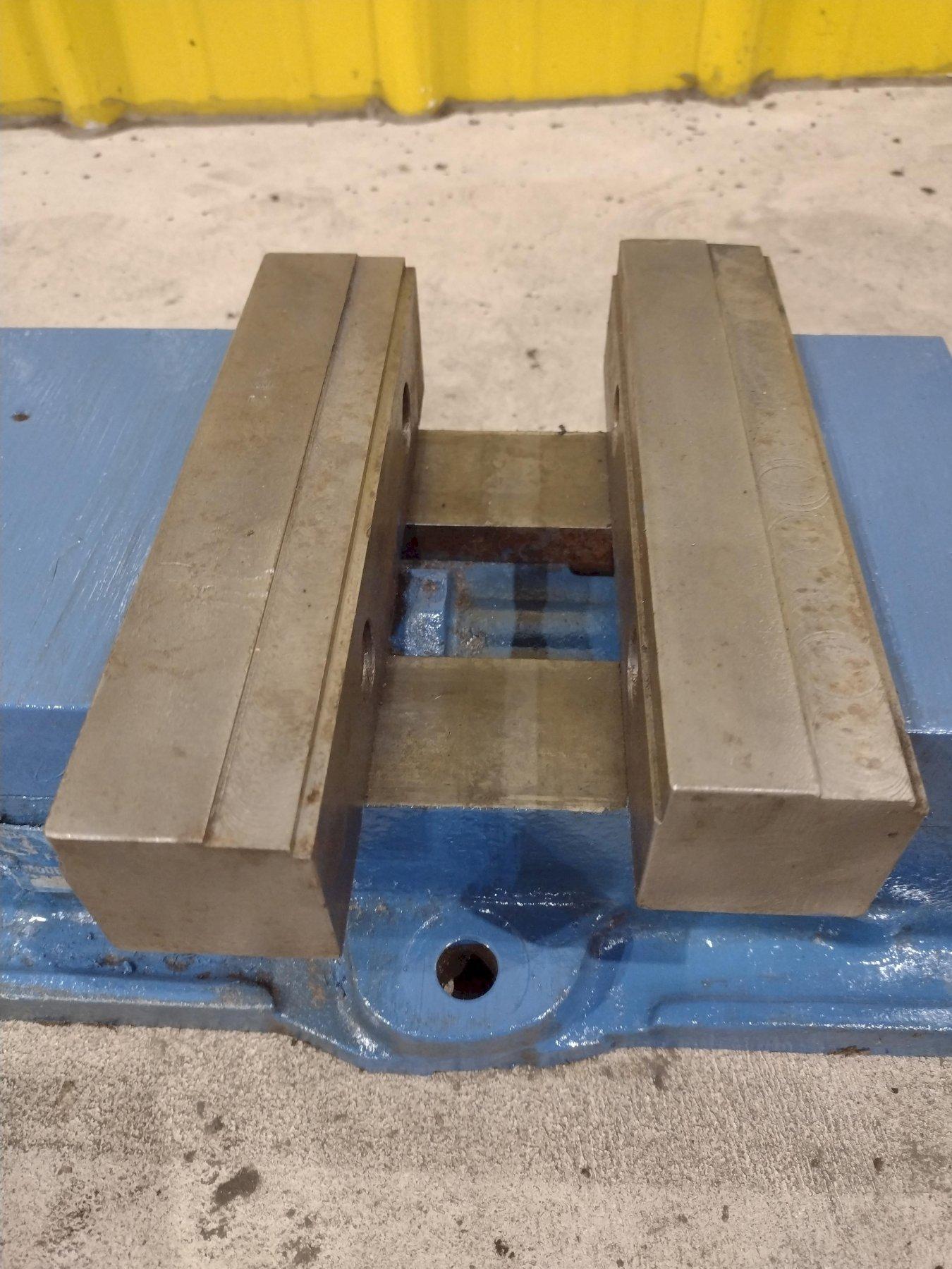 6″ KURT MODEL #D675 VISE: STOCK #22836