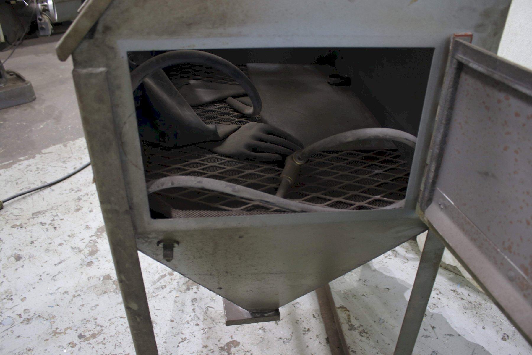 TRINCO MODEL 36BP2 BLAST CABINET | Blumberg Machinery Co.