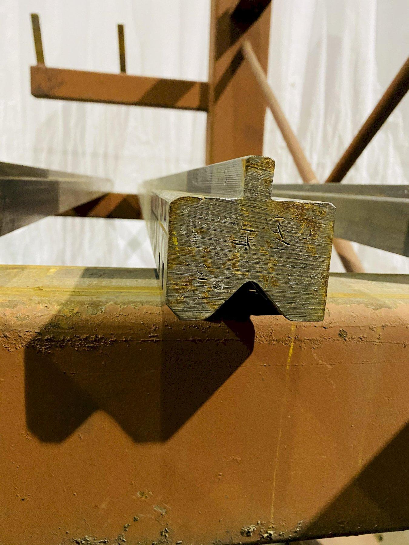 7’9″(93″) BOTTOM 90 DEGREE FEMALE V-DIE. STOCK # 0100721 | G-2000 Inc.