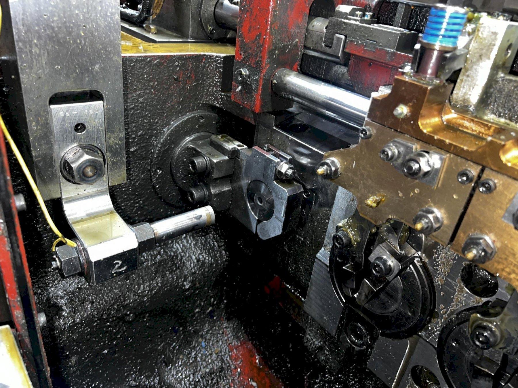 Asahi Sunac Model AQ1620-3 Three Die Progressive Header | Hariton Machinery Company, Inc.