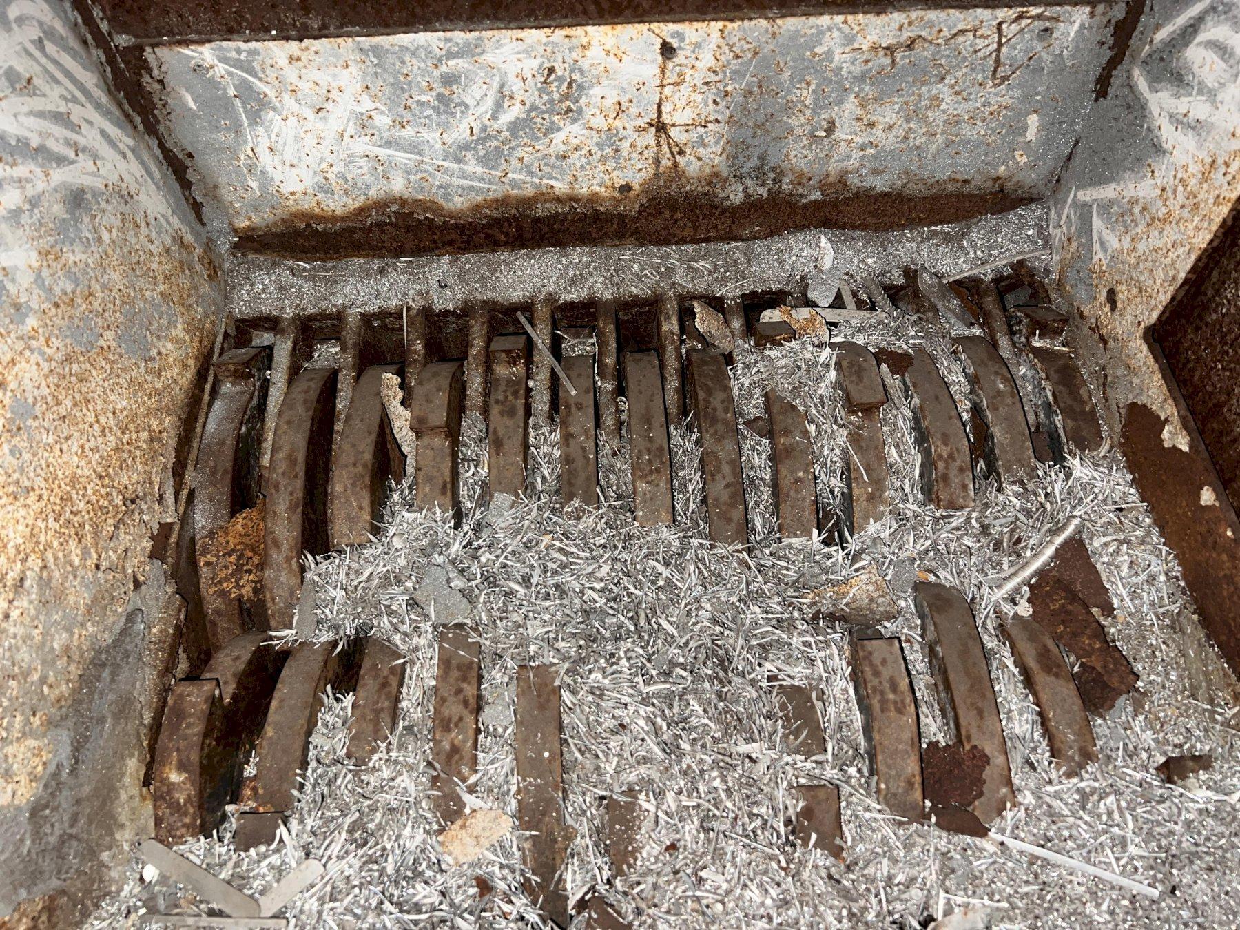 KOMAR MODEL #ES-2220-25 SCRAP SHREDDER & PUCK BRIQUETTER MACHINE: STOCK ...