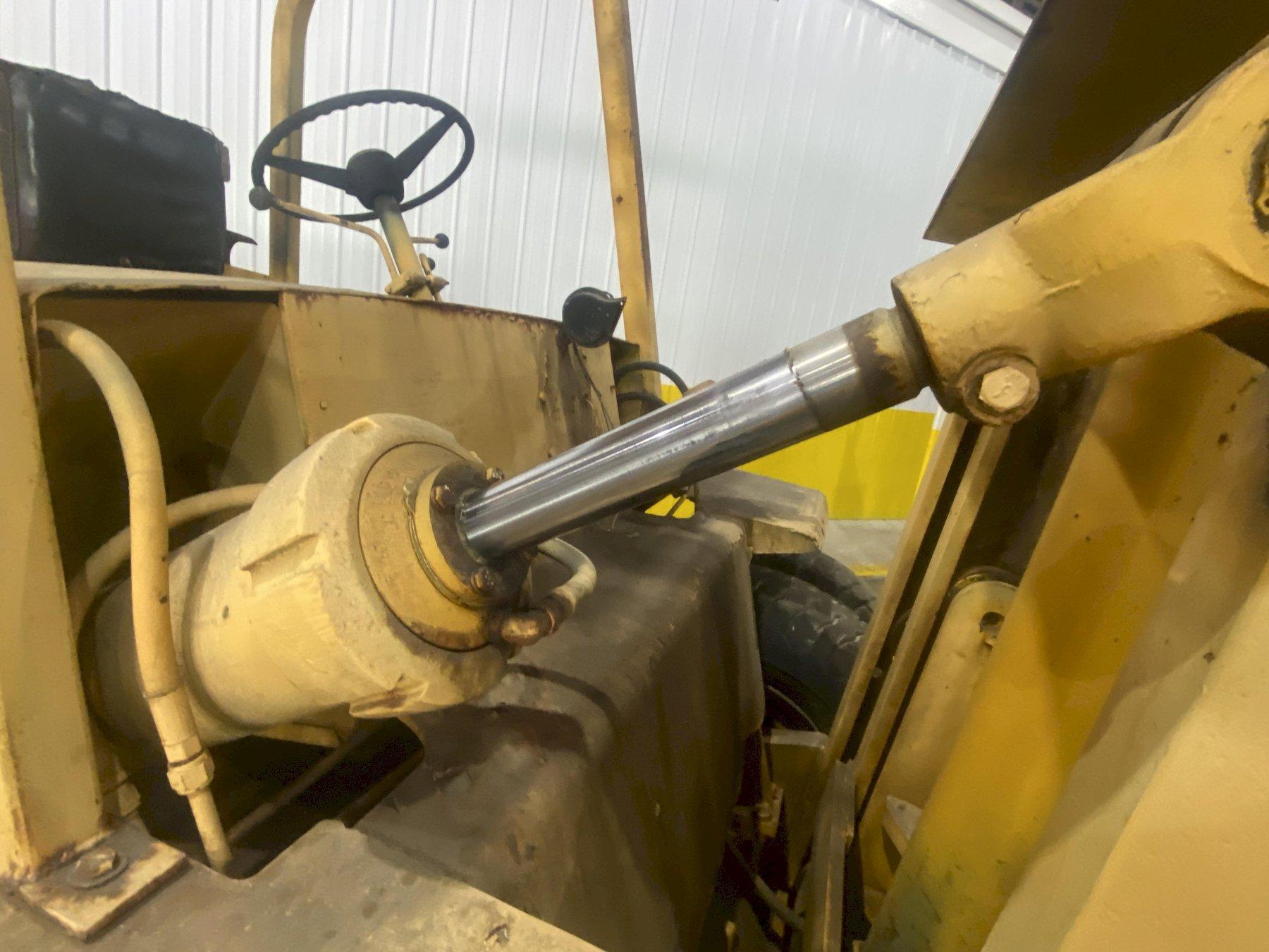 16,000 LBS CLARK FORKLIFT: STOCK 18688