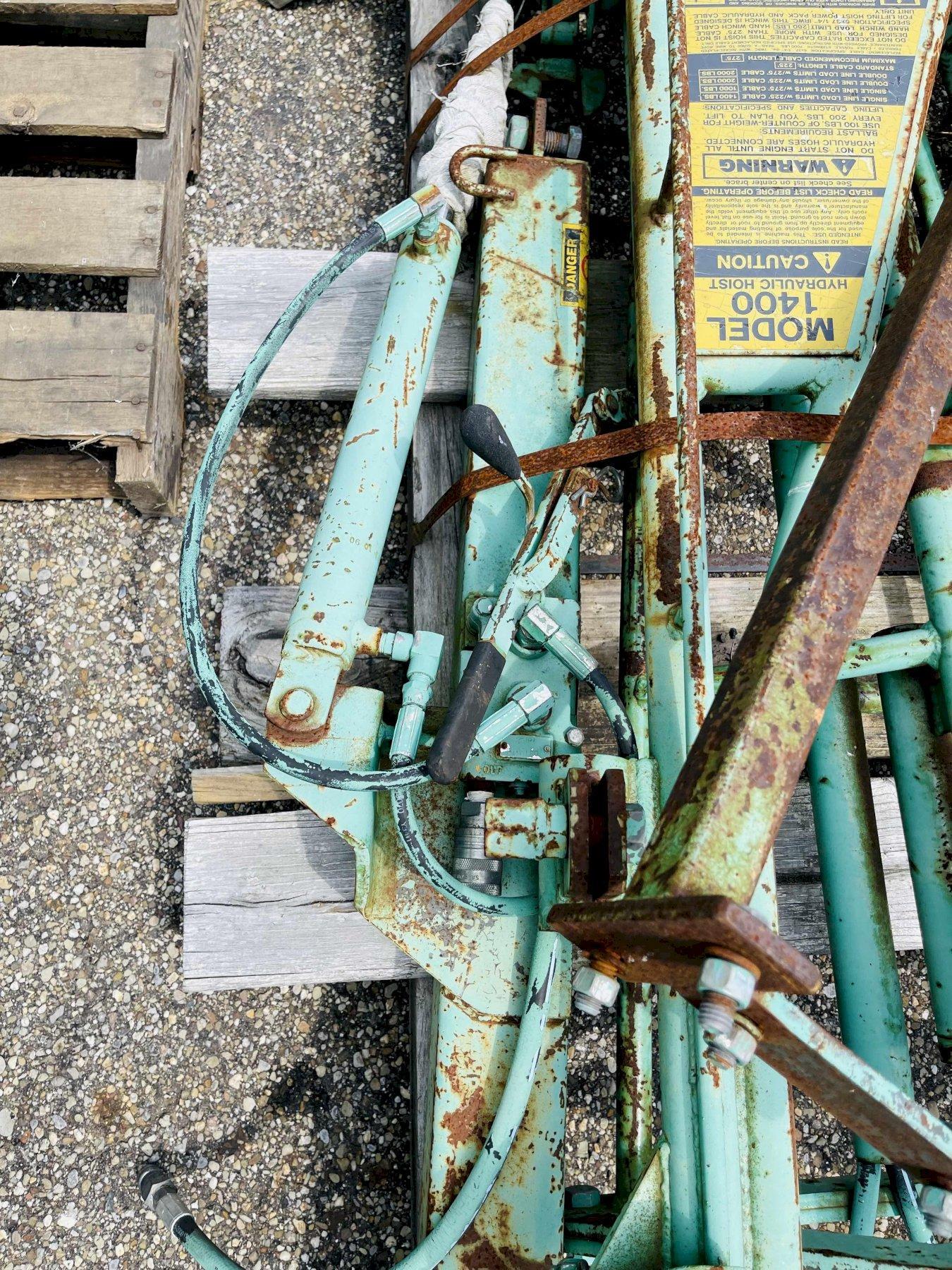 Garlock Model 1400 Hydraulic Swing Hoist | Portage Packaging Systems, INC.