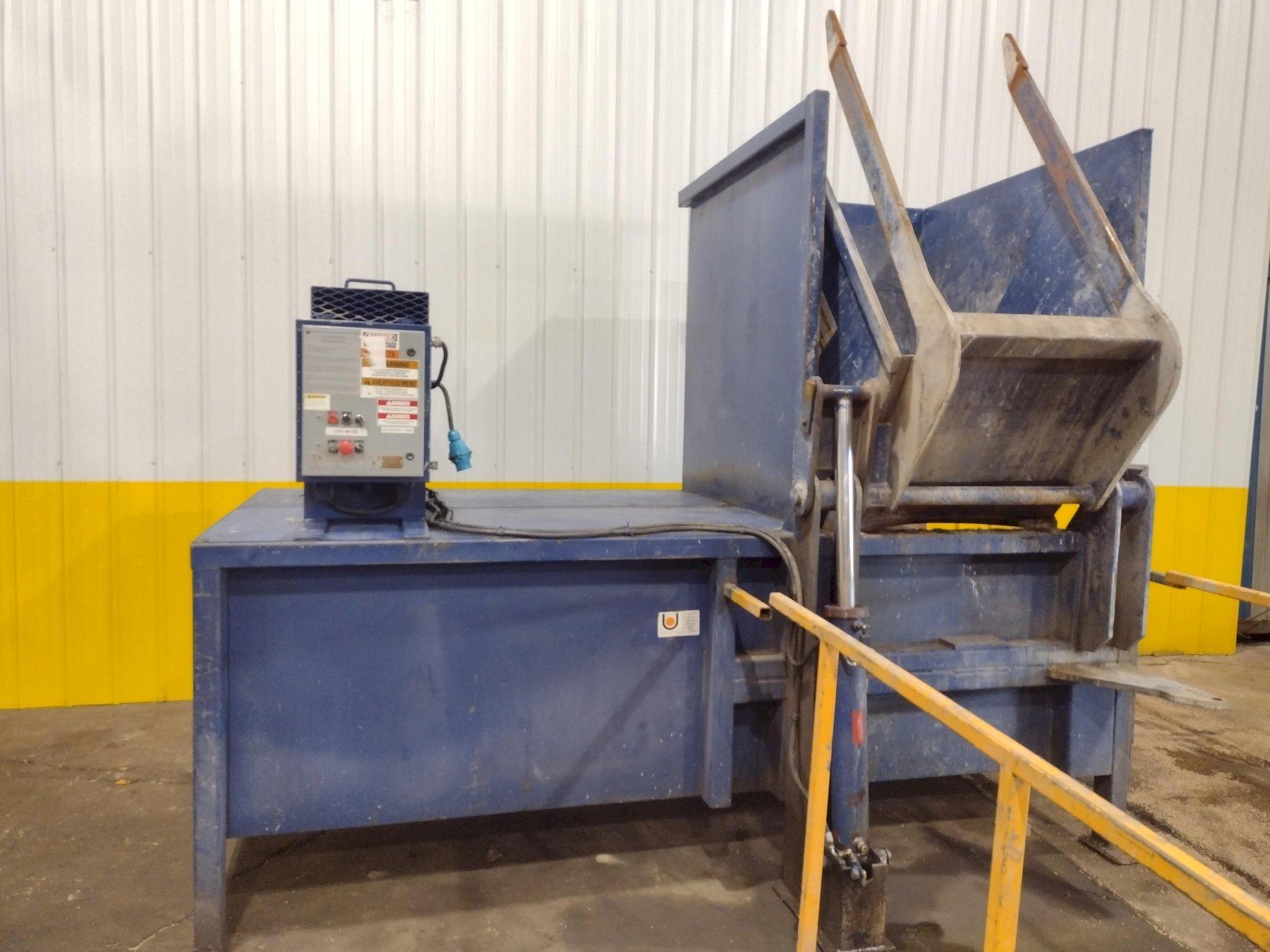 UNIVERSAL COMMERCIAL COMPACTOR AND UTILITY TILT TRUCKS: STOCK #19458