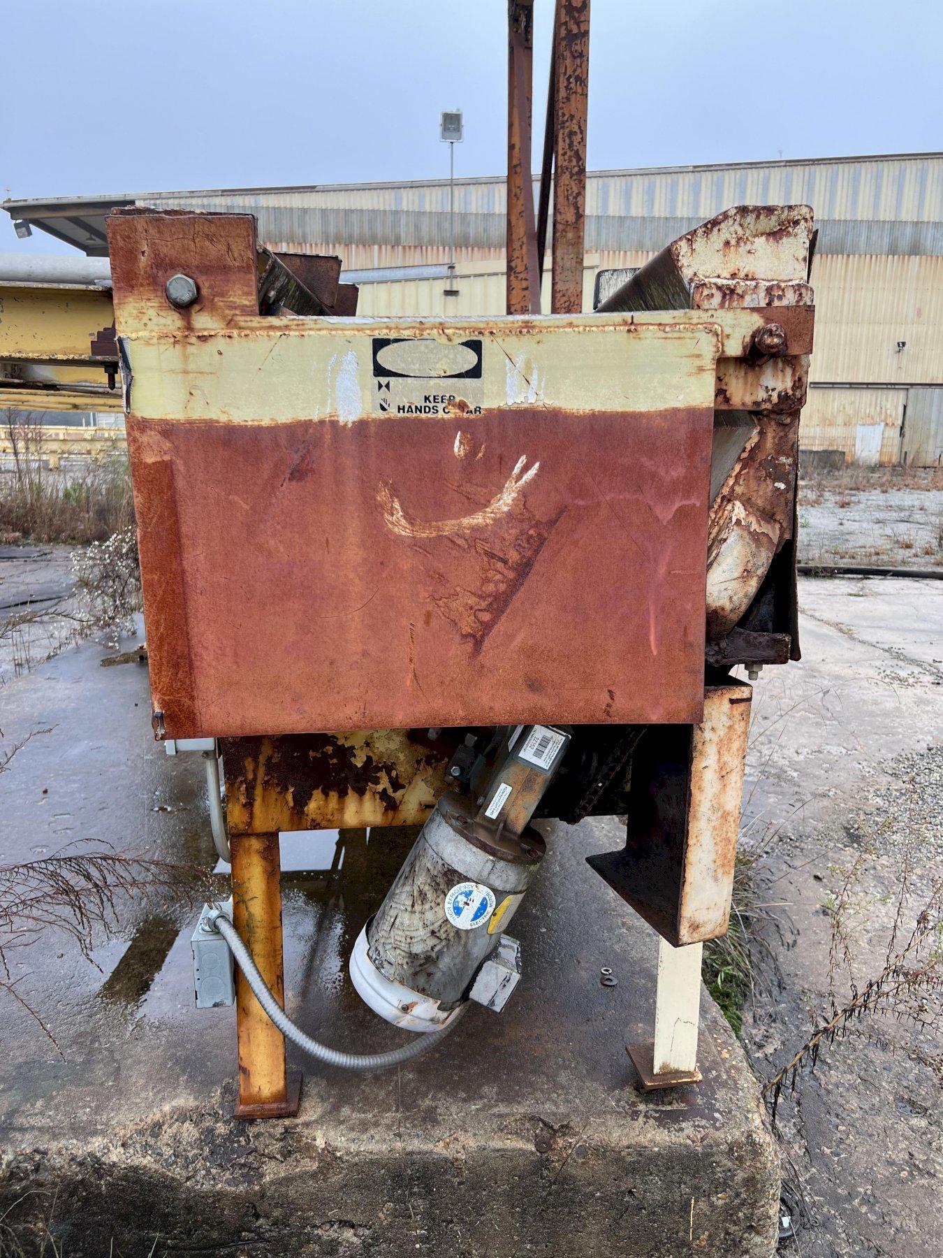 150′ LONG “V-TYPE” POWERED INFEED & OUTFEED CONVEYOR SYSTEM FOR PIPE ...