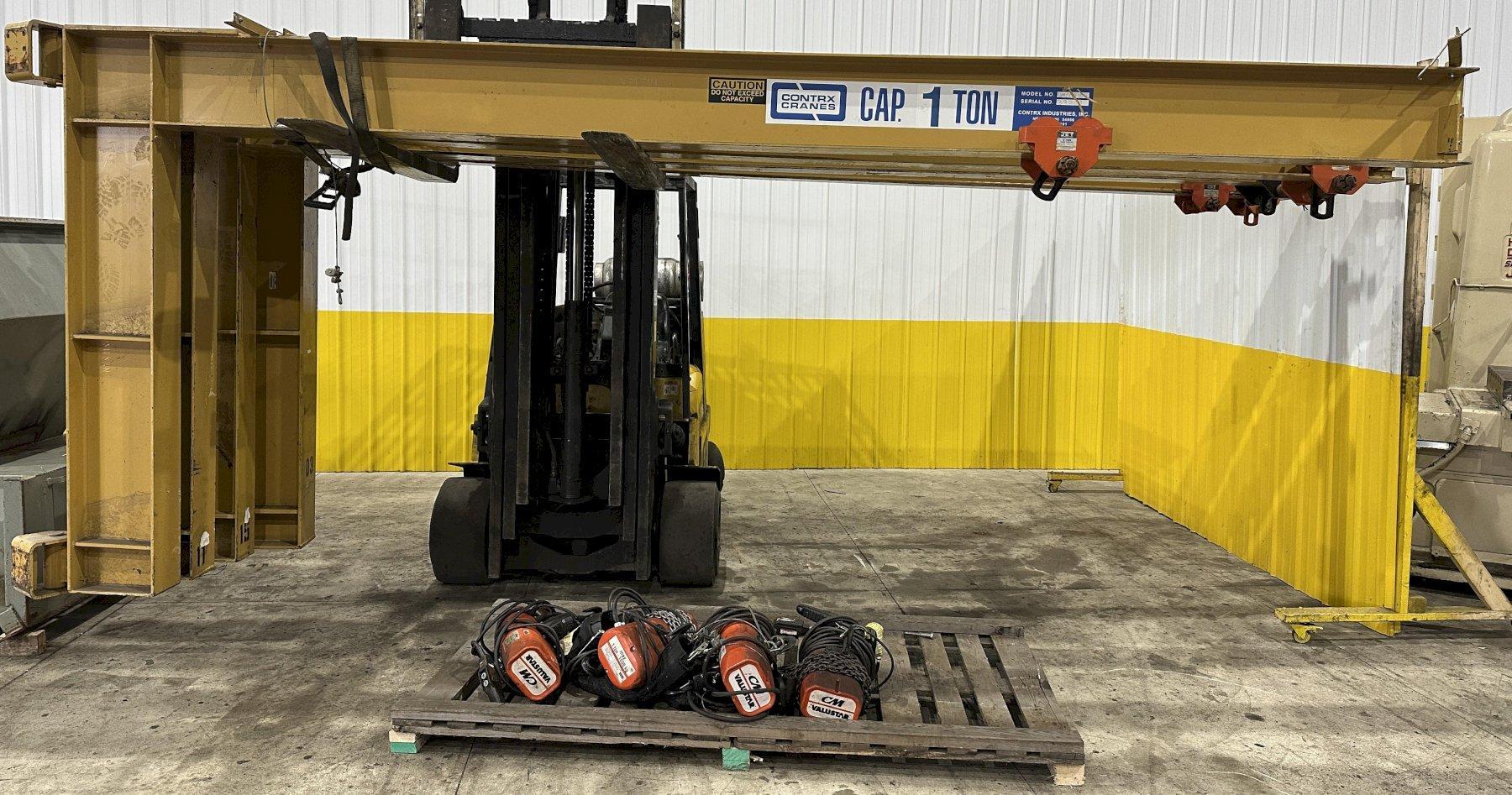 1 TON CONTRX WALL MOUNTED SWING JIB CRANE & 1 TON CM HOIST: STOCK #21828