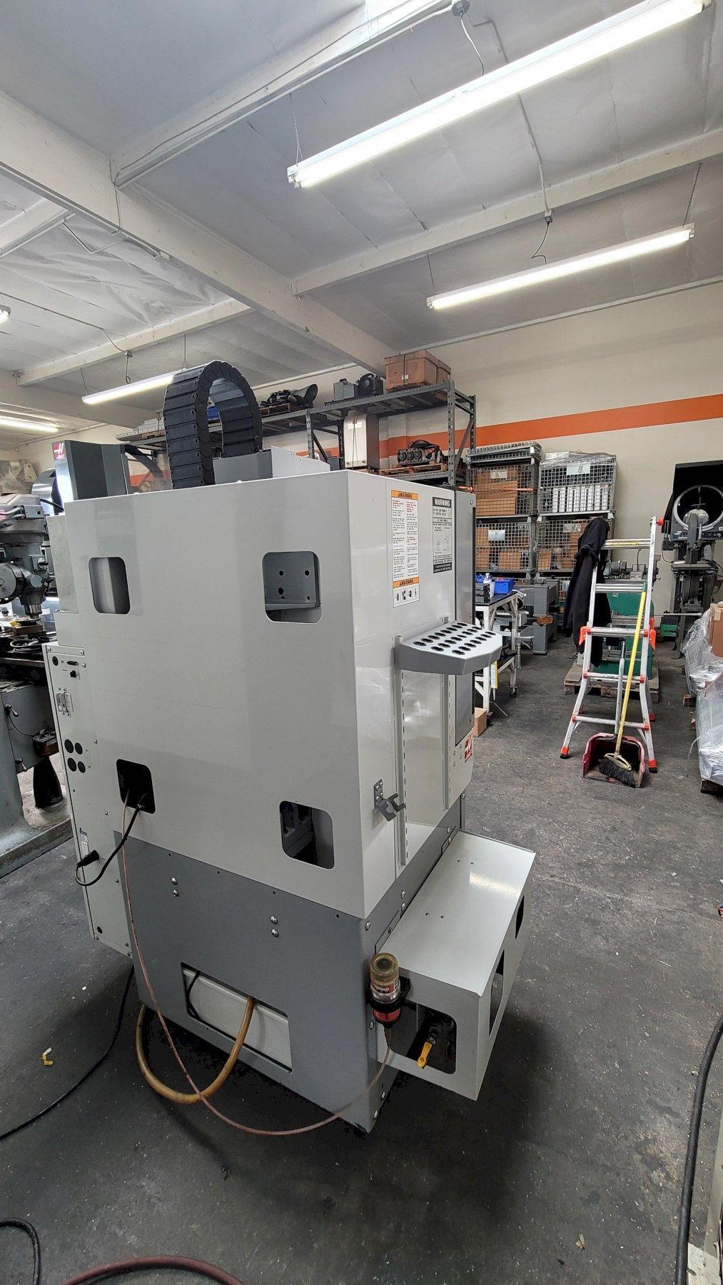Haas OM-2A Shop Mill 2006 with: 20 Position ATC, USB, Coolant System ...