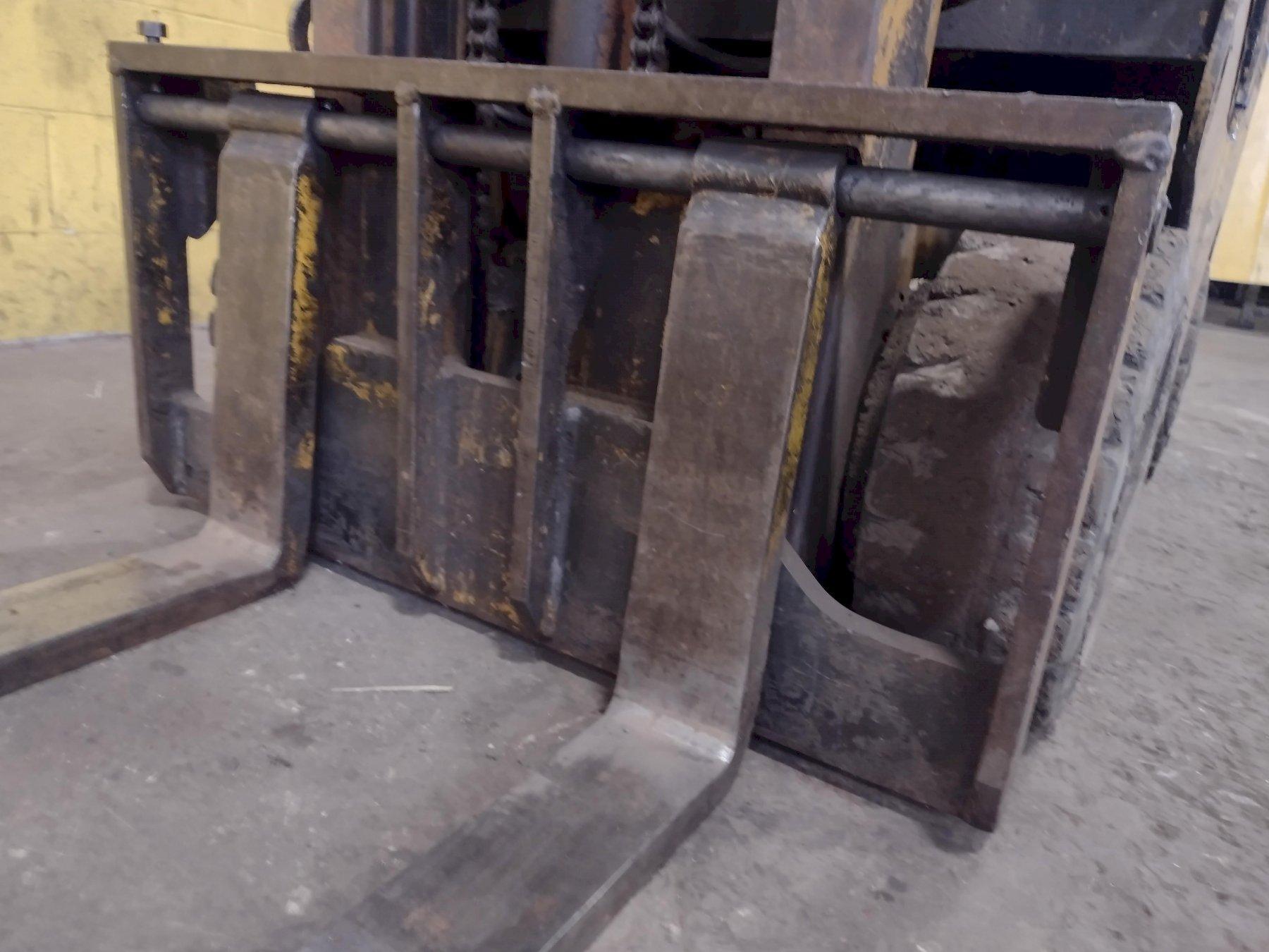 3000 LBS TOWMOTOR MODEL #4225 LP GAS FORKLIFT: STOCK #17287