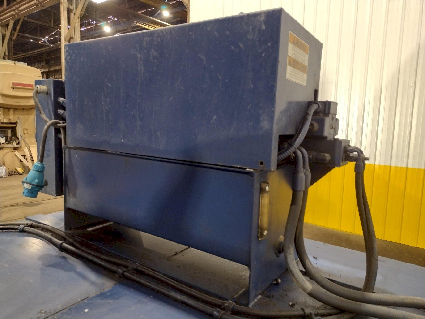 UNIVERSAL COMMERCIAL COMPACTOR AND UTILITY TILT TRUCKS: STOCK #19458