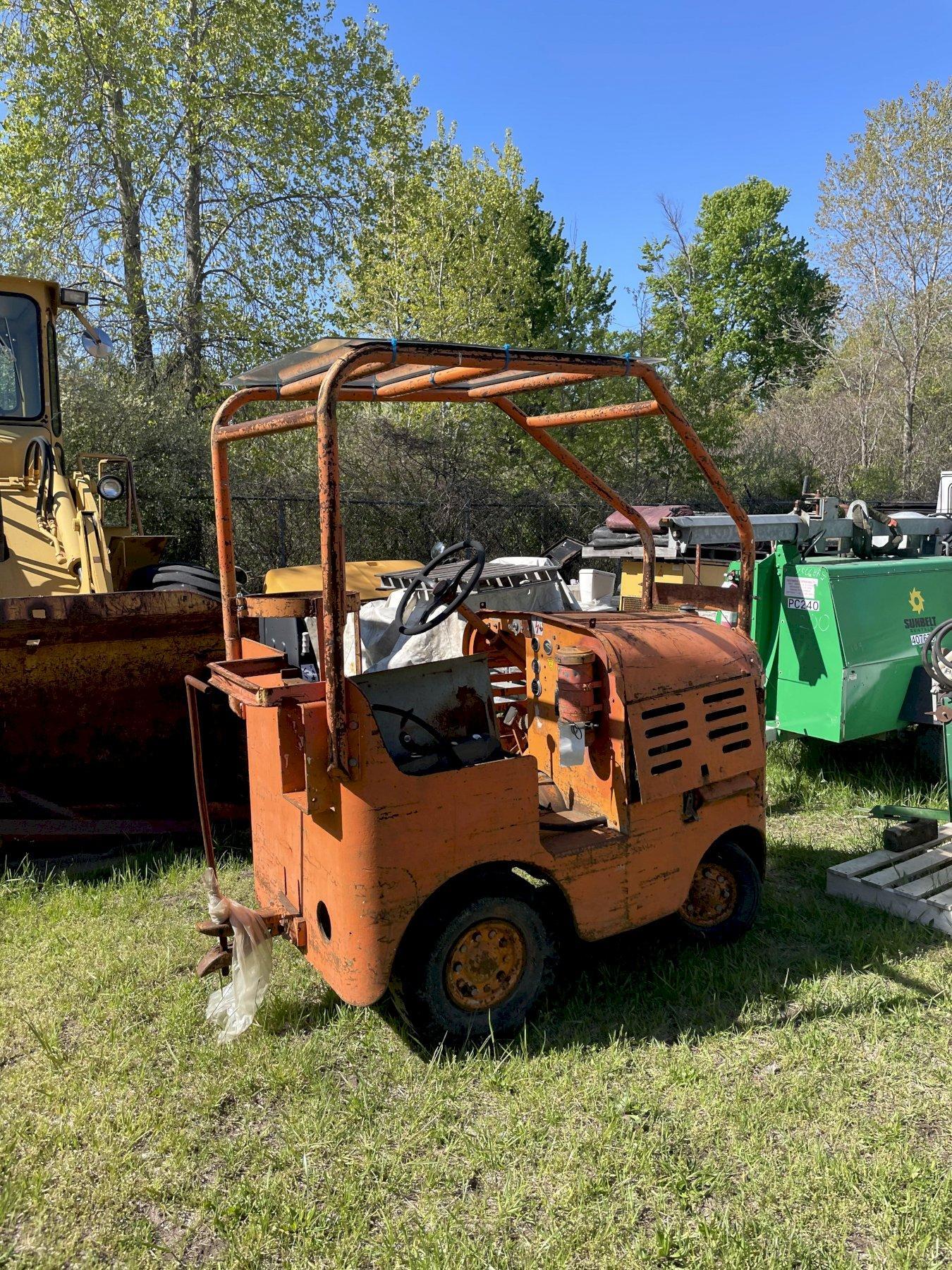 CLARK MODEL CKF-26 PROPANE GAS TUGGER: STOCK #11385