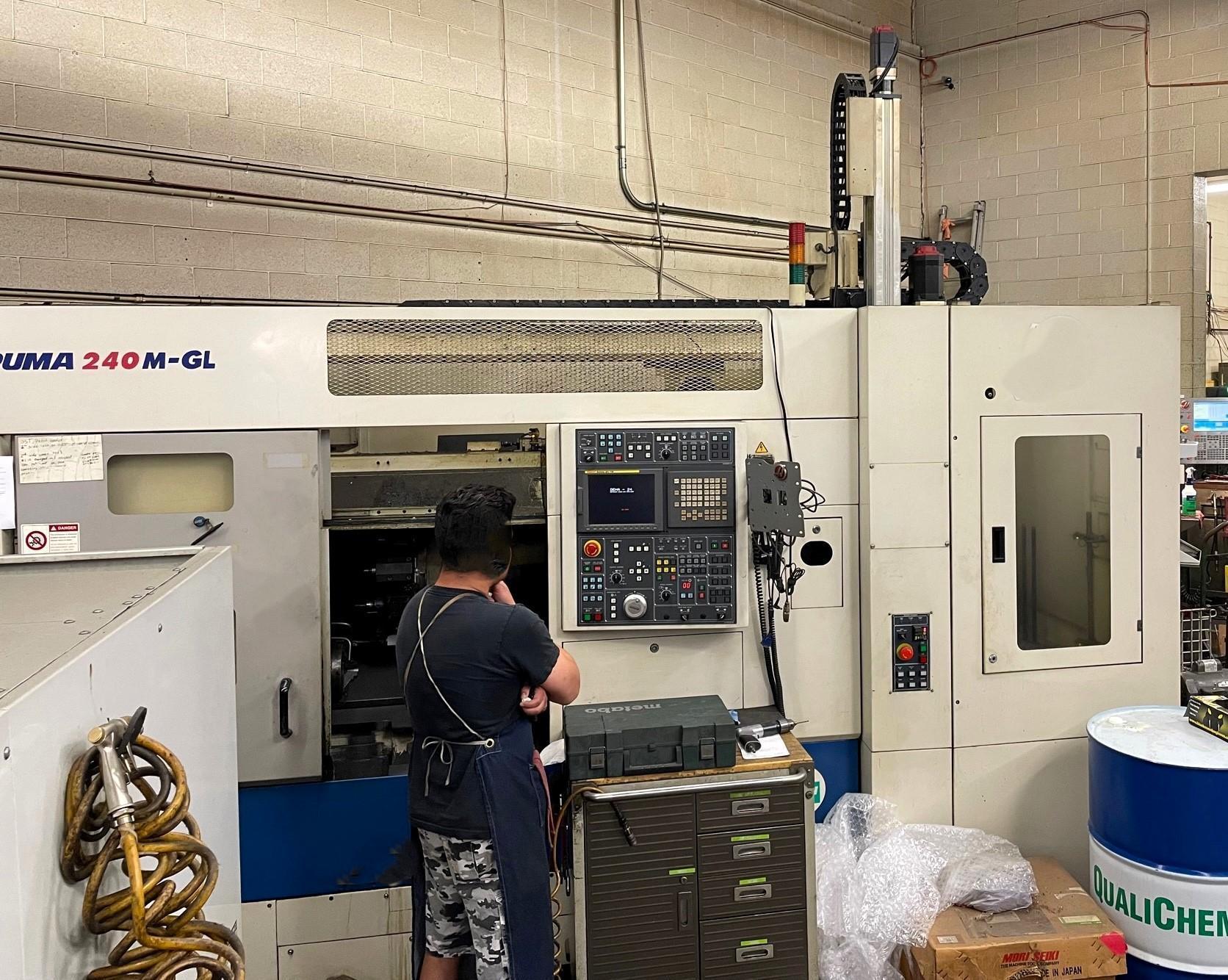 Doosan Puma 240M-GL Gantry Loader CNC Lathe Live Milling 10″ Chuck Tool ...