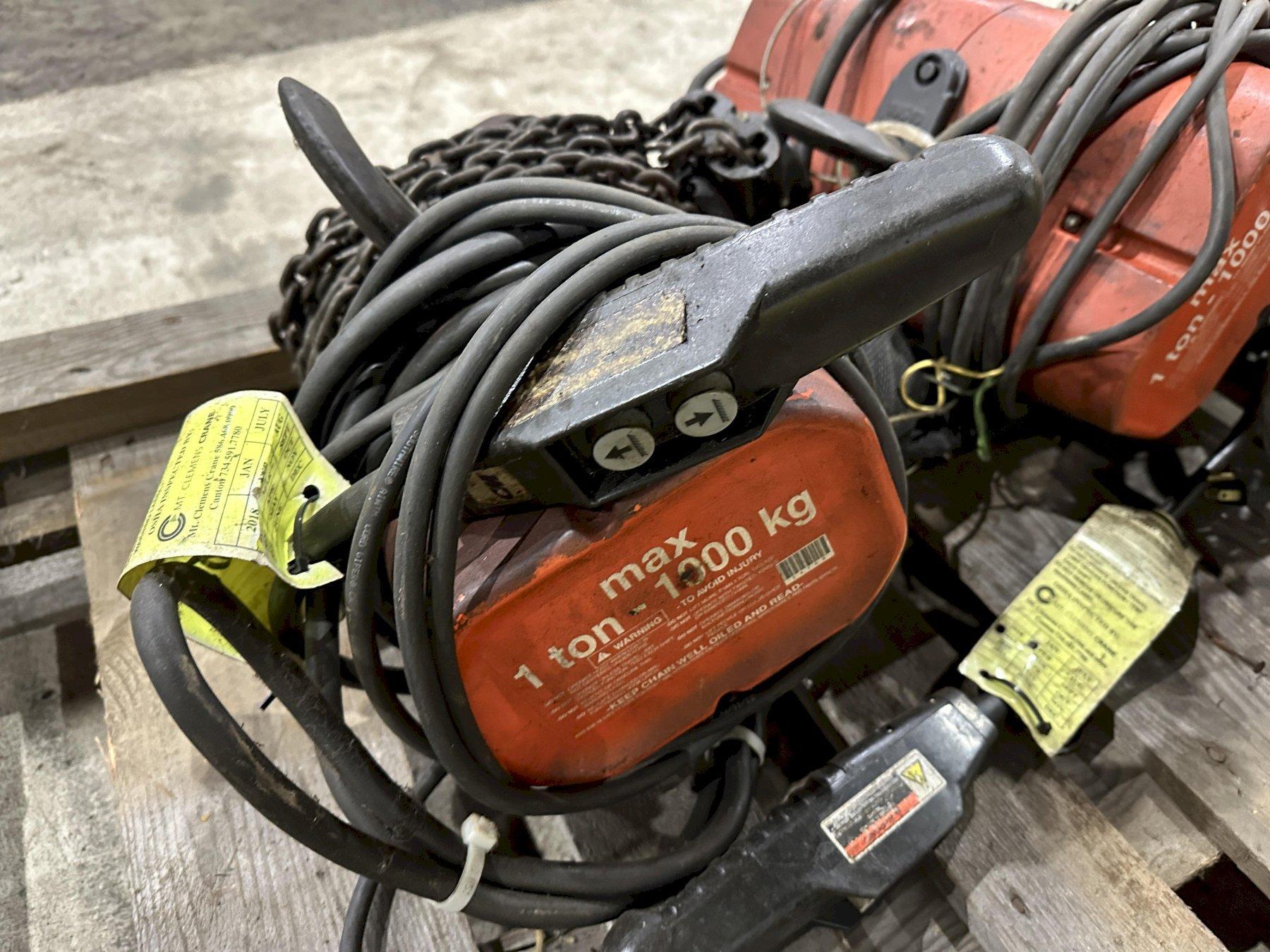 1 TON CONTRX WALL MOUNTED SWING JIB CRANE & 1 TON CM HOIST: STOCK #21828