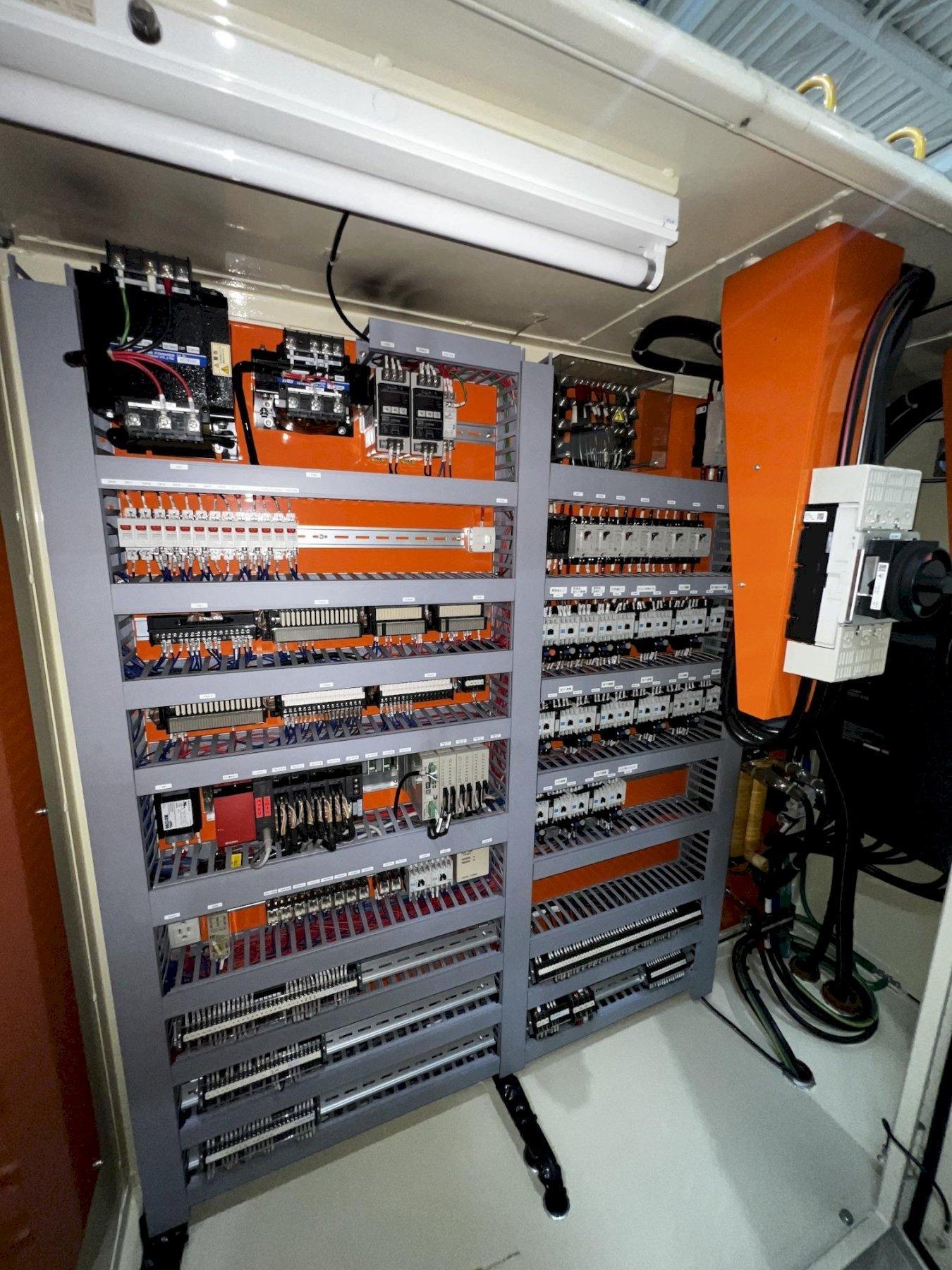 Asahi Sunac Model AQ1620-3 Three Die Progressive Header | Hariton Machinery Company, Inc.