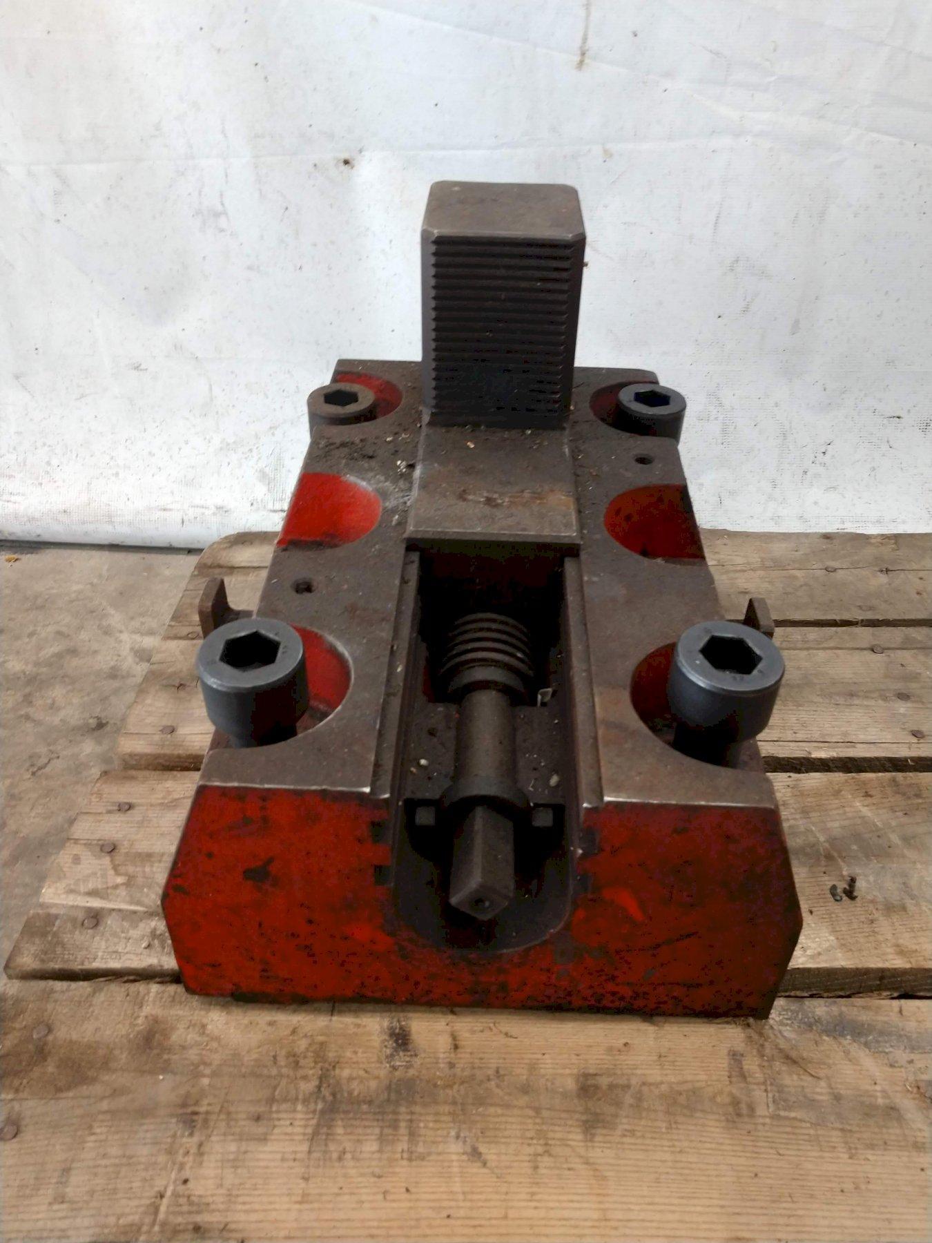 (4) 8″ HEAVY DUTY BORING MILL JAWS: STOCK #13205
