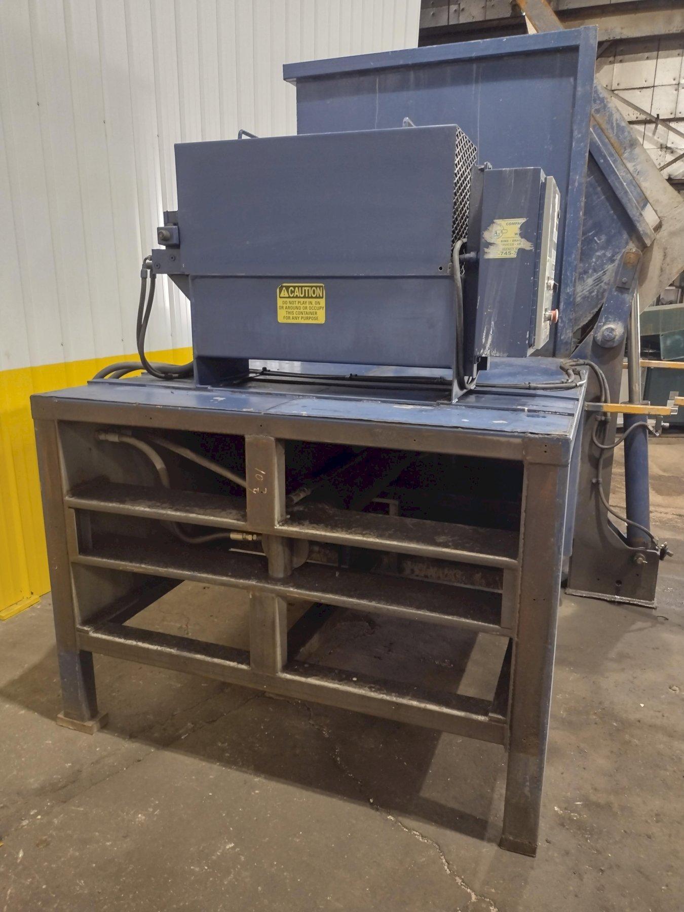 UNIVERSAL COMMERCIAL COMPACTOR AND UTILITY TILT TRUCKS: STOCK #19458