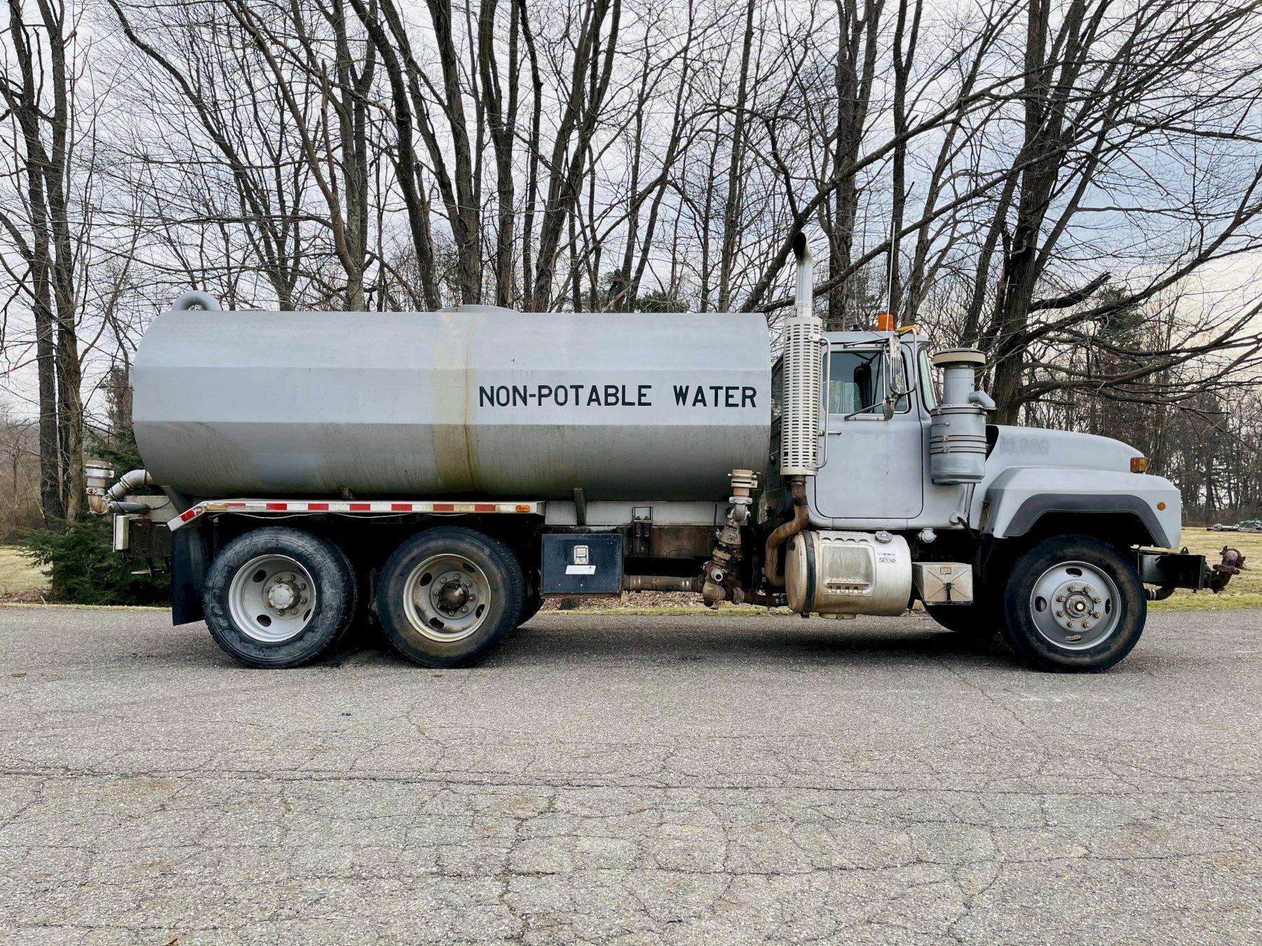Mack RD688S Water Truck with Dolphin 4000 Gallon Tank and Berkeley Pump ...