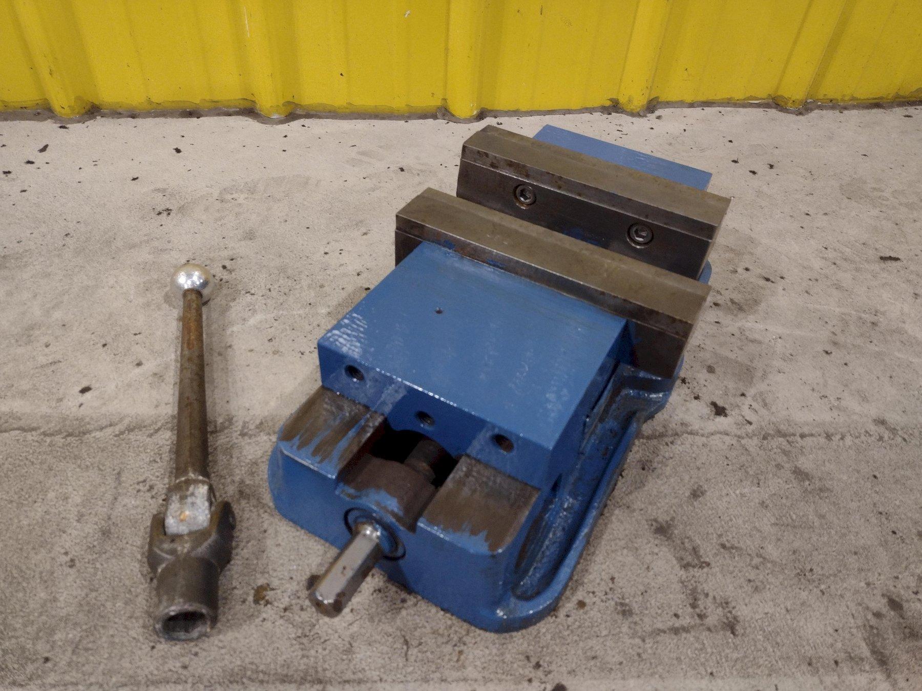 6″ KURT MODEL #D675 VISE: STOCK #22836
