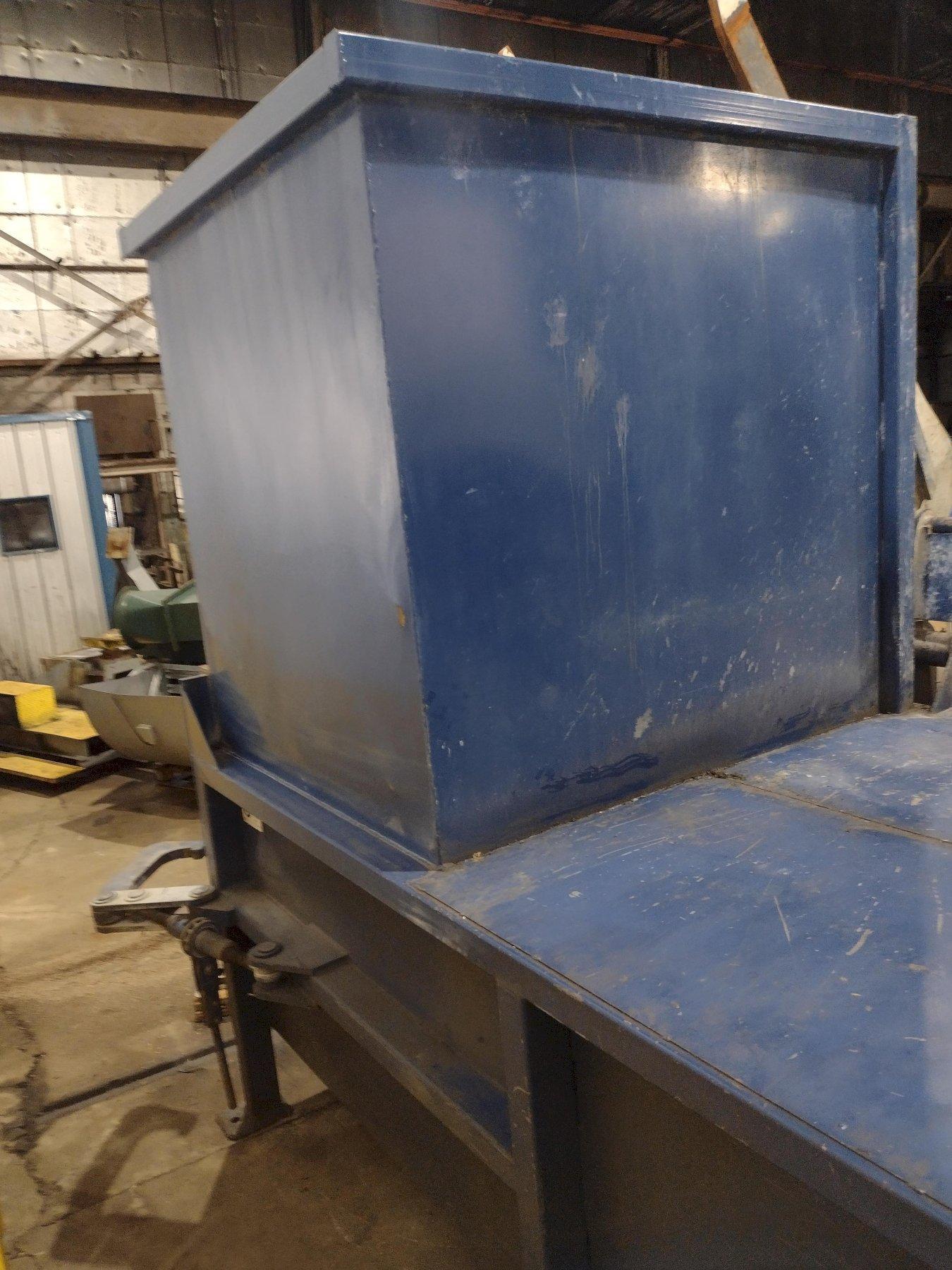 UNIVERSAL COMMERCIAL COMPACTOR AND UTILITY TILT TRUCKS: STOCK #19458