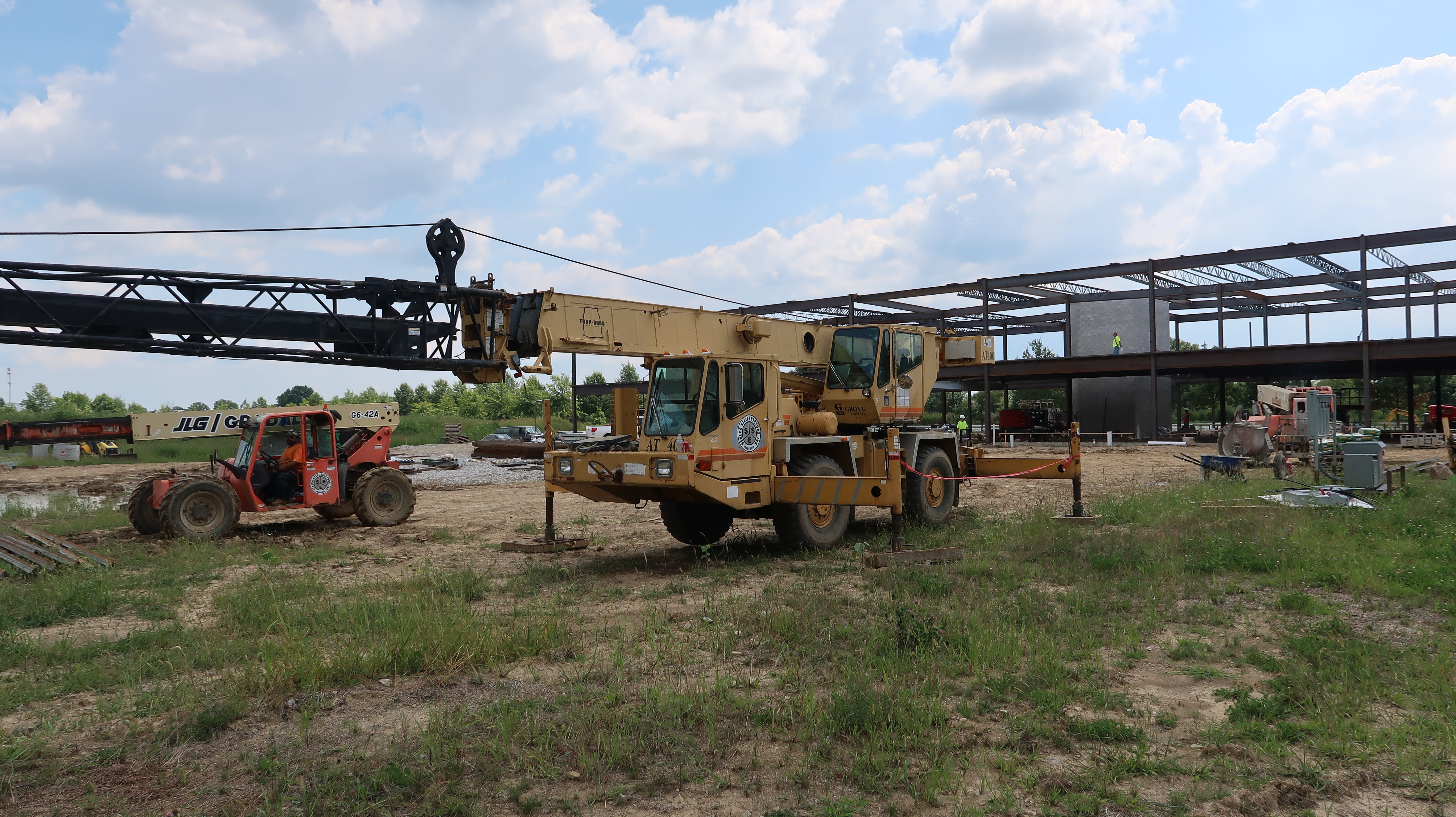 22-Ton Grove Crane, Model: AT400 | G-2000 Inc.