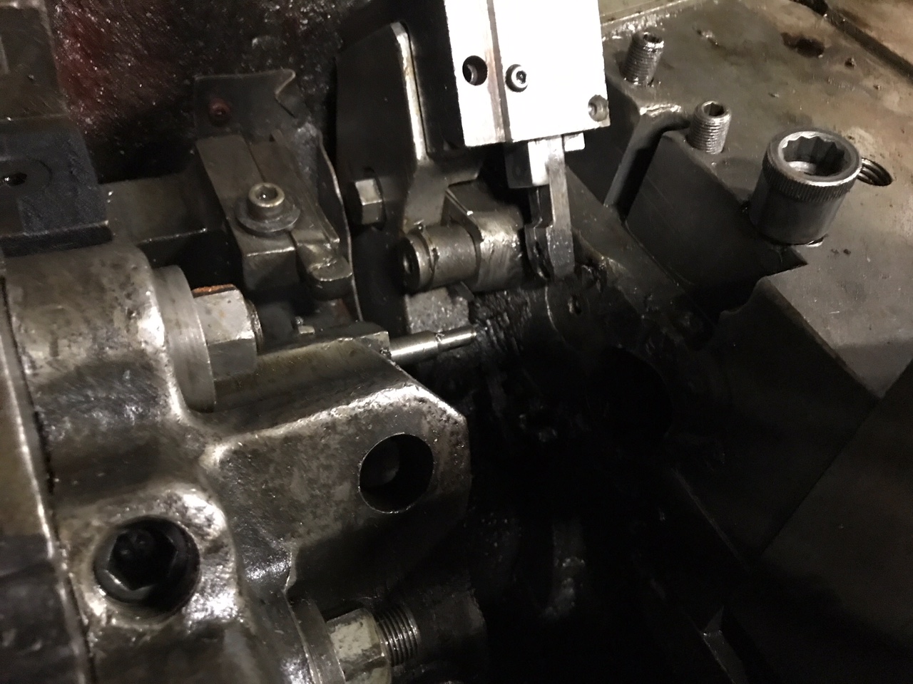 1/4″ National 2 Die Tubular Rivet Header | Hariton Machinery Company, Inc.