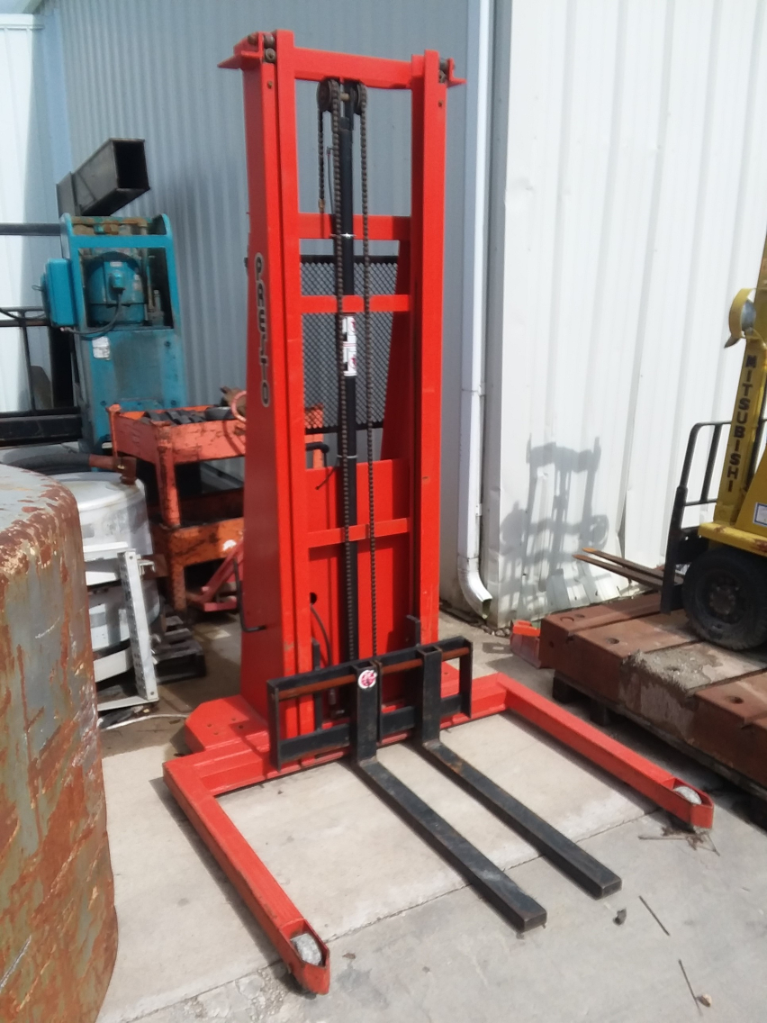 Pallet Lift | Smith Machinery Company, Inc.