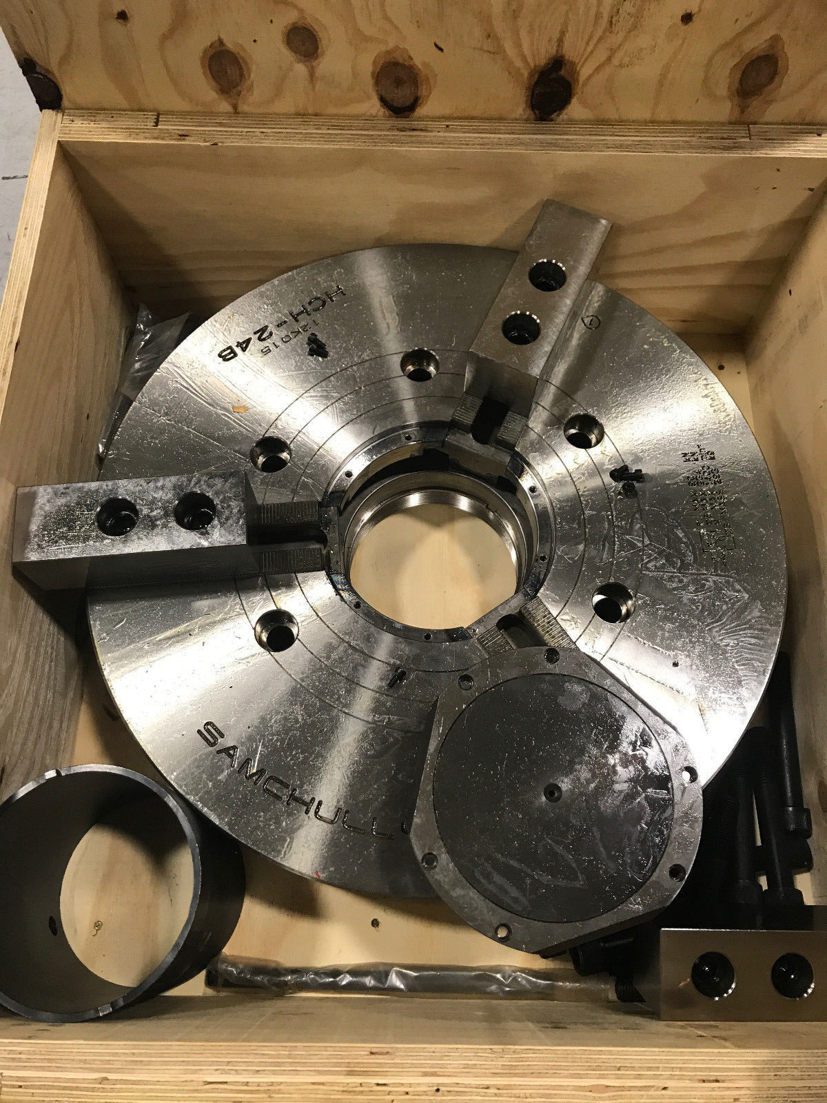 SAMCHULLY HCH-24B Hydraulic 24″ Chuck | Tramar Industries