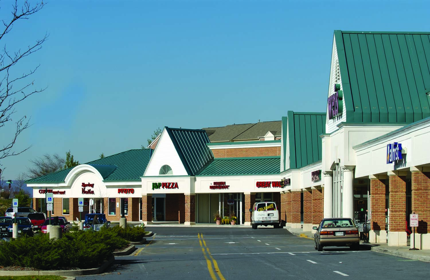 Spring-Ridge-Shopping-Center - MacRo Commercial Real Estate