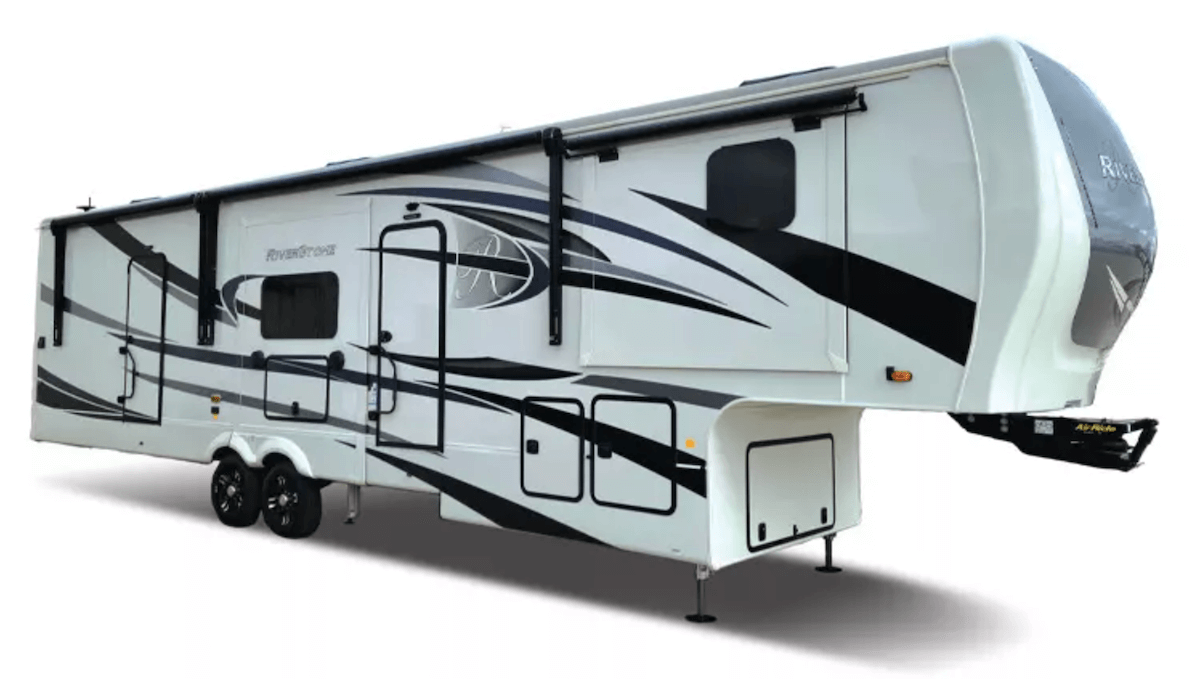 What Is the Best Luxury Fifth Wheel? - Camping World Blog