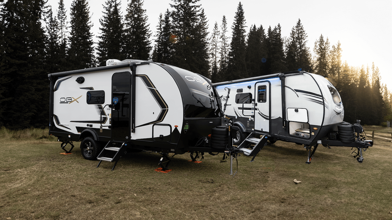 Flagstaff E-Pro versus Outback OBX | Camping World Blog