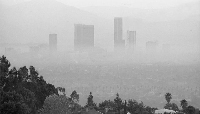Photos: When L.A. smog was so bad people suspected a gas attack ...
