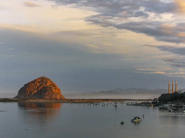 California vows fight on assault weapons // A plan to knock down Morro Bay stacks
