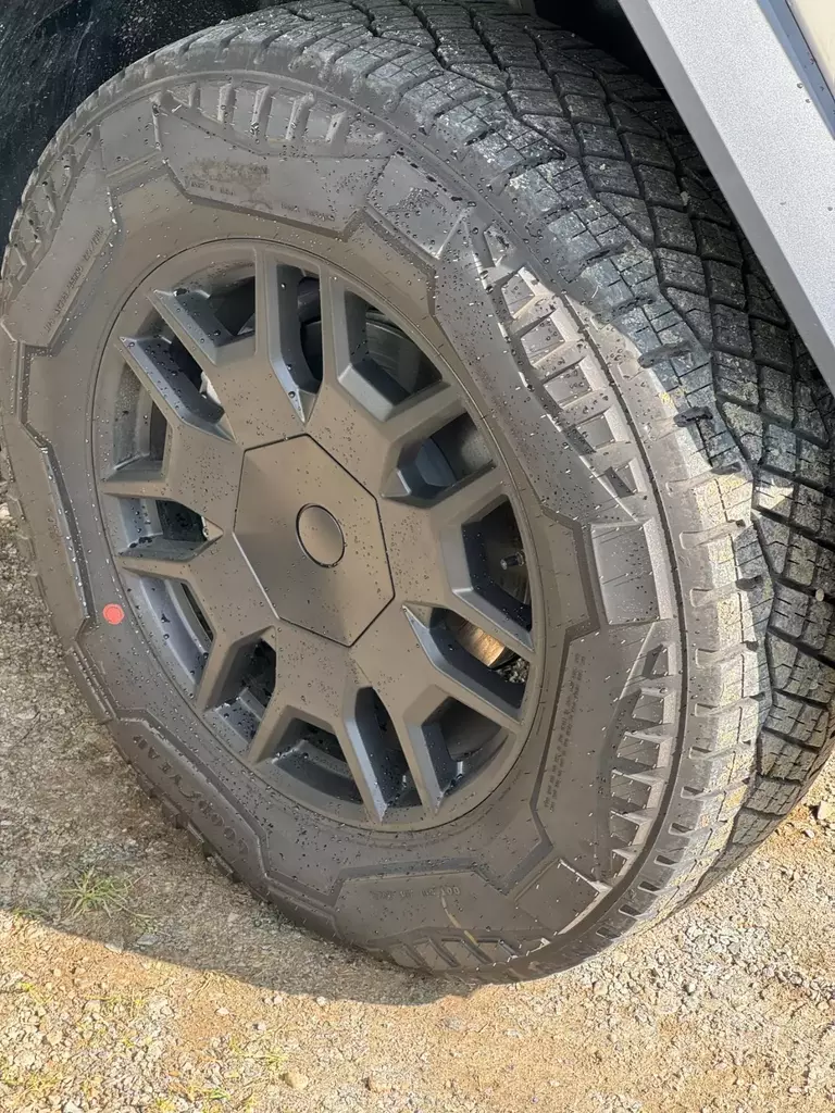 Tesla Cybertruck Wheel Covers – Hub