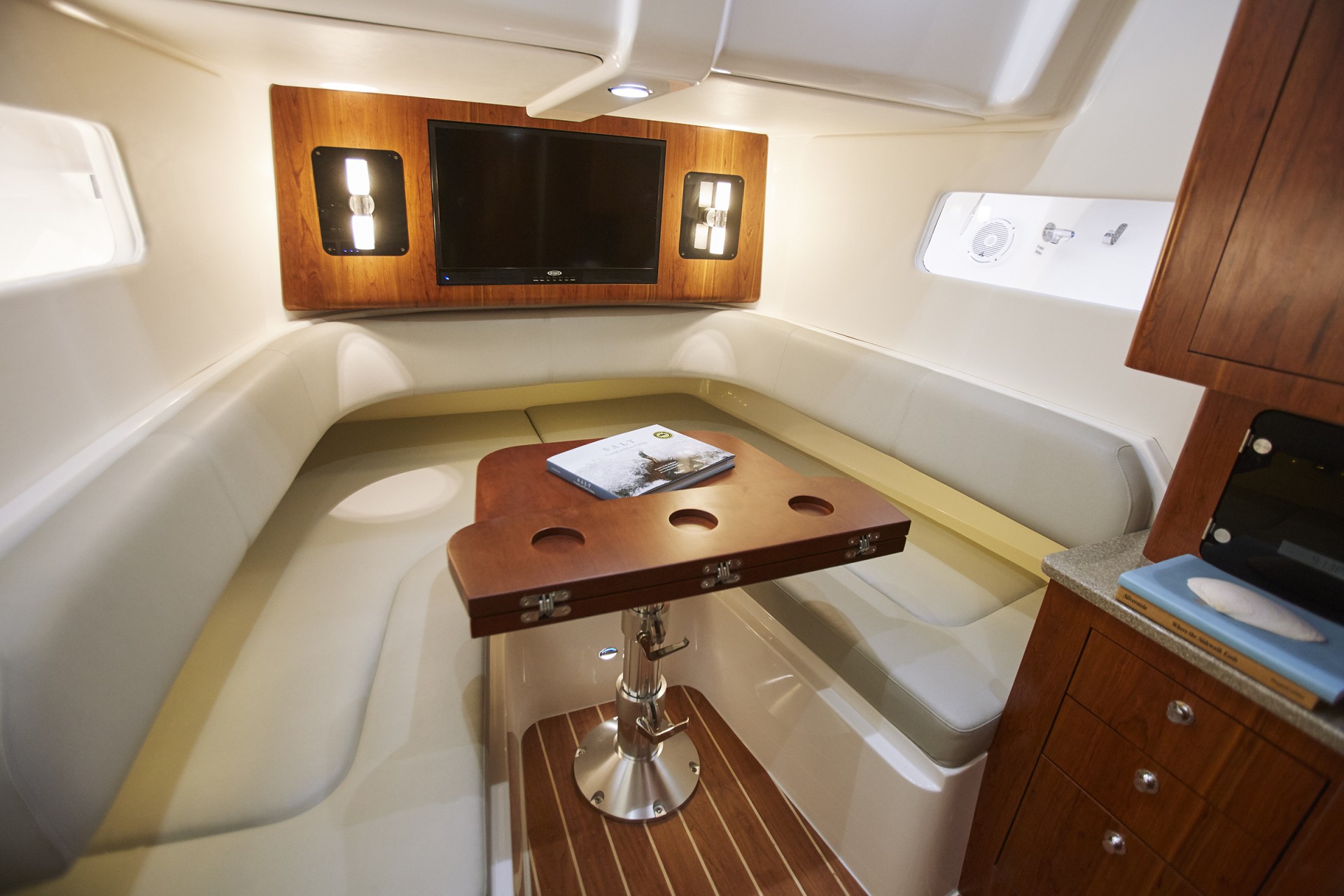 Regulator 41 Center Console - Bluewater Yacht Sales