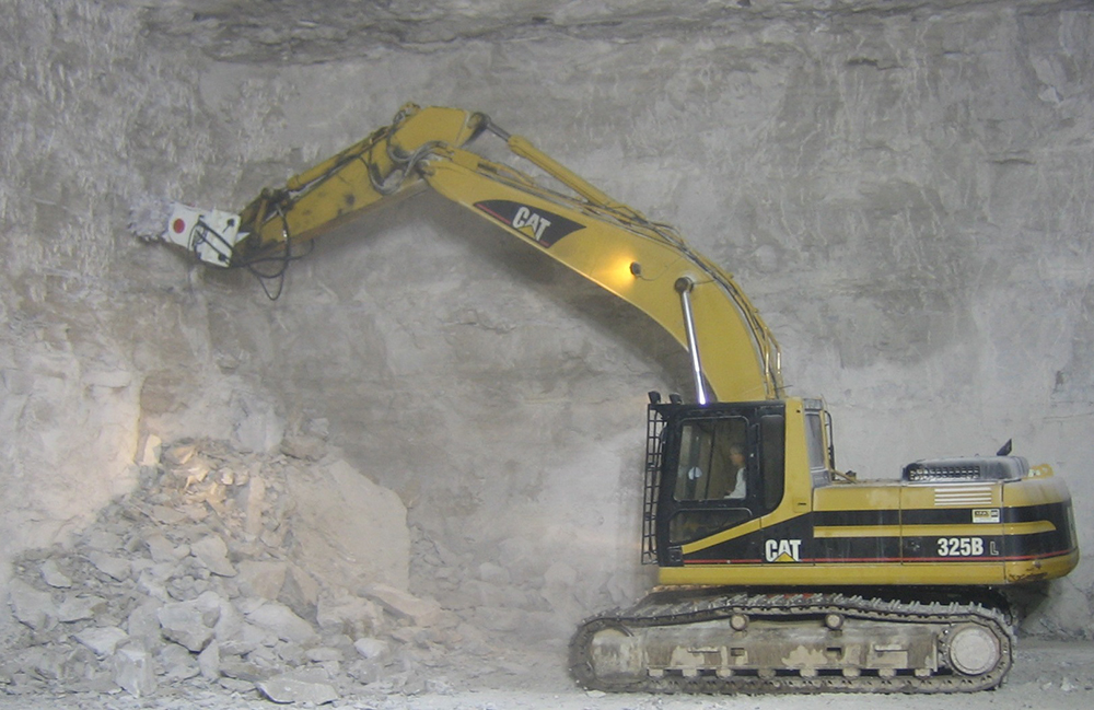AQ-4 on CAT325 Scaling Underground Limestone Mine | Antraquip
