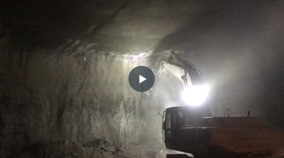 AQ4 on JD330 Scaling Underground Limestone Mine | Antraquip