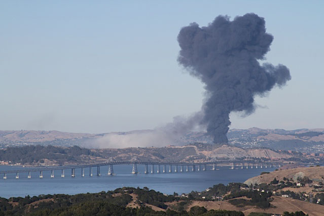 Chevron Refinery Explosion as it happened (5/6): Richmond, CA - August ...